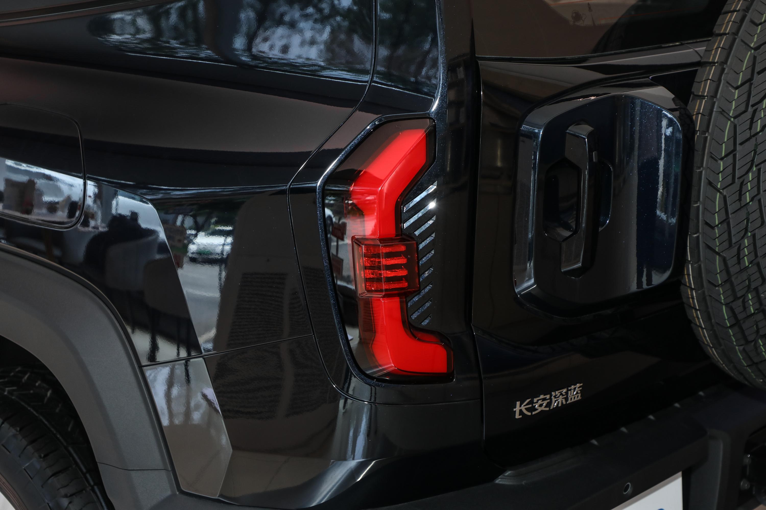 【深蓝G318174km 四驱空悬版尾灯侧45度俯拍图片-汽车图片大全】-易车