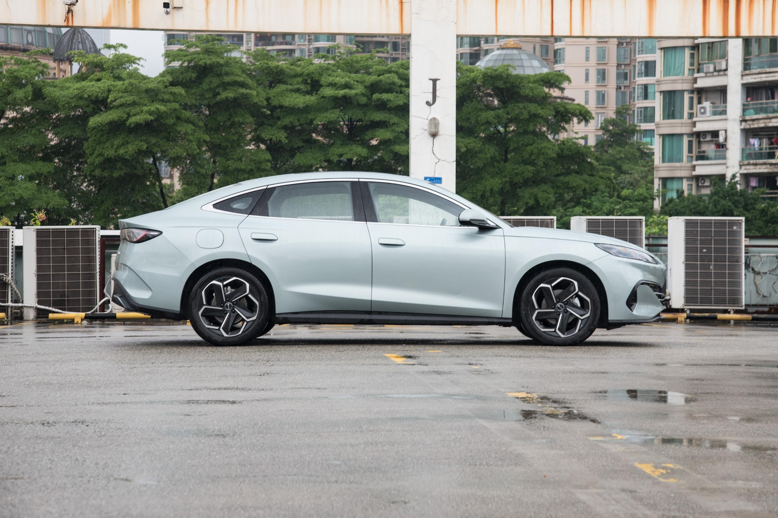 【海豹06DM-i 1.5L 120km 旗舰型正侧车头向右水平图片-汽车图片大全】-易车