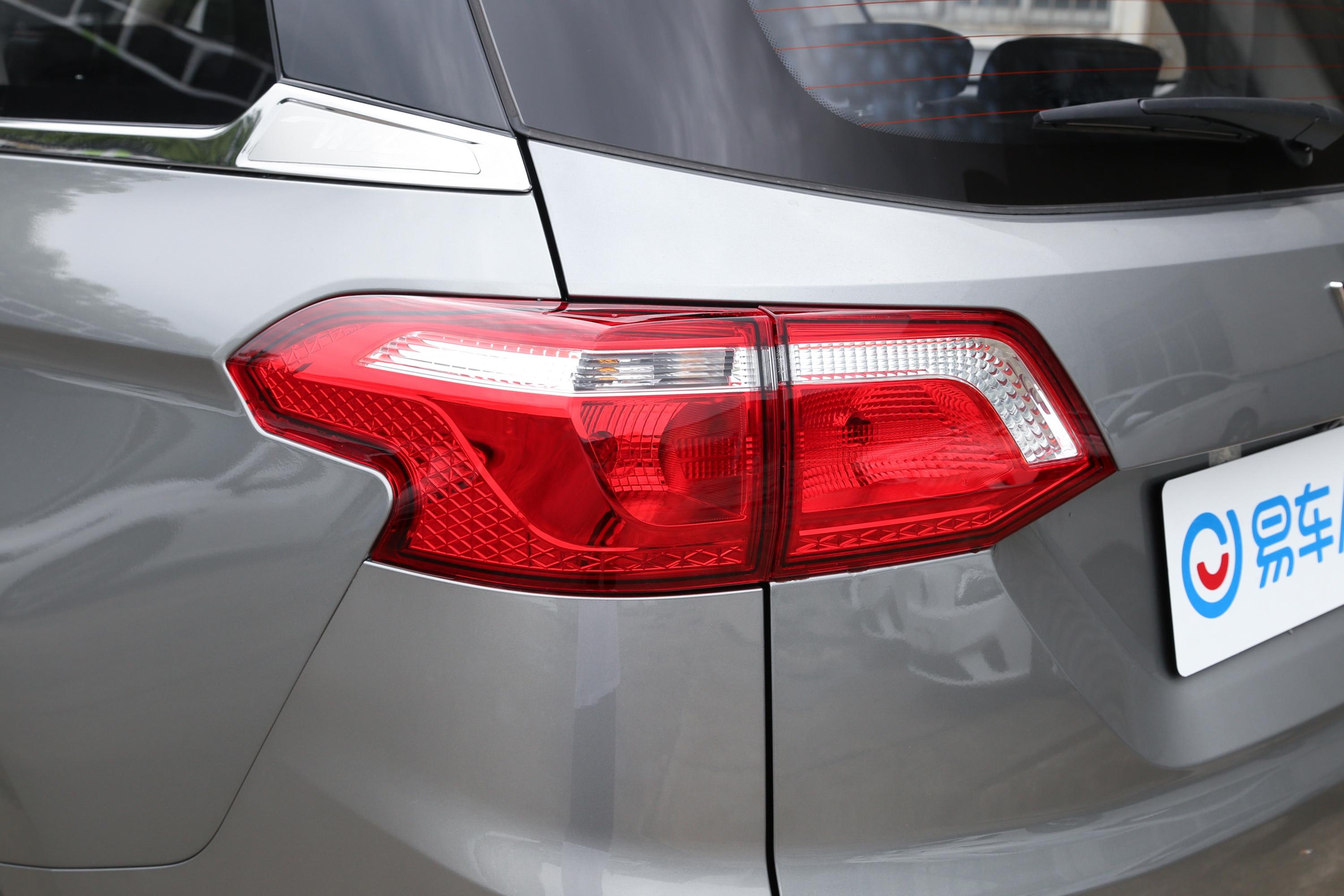 【五菱宏光S31.5L 豪华型尾灯侧45度俯拍图片-汽车图片大全】-易车