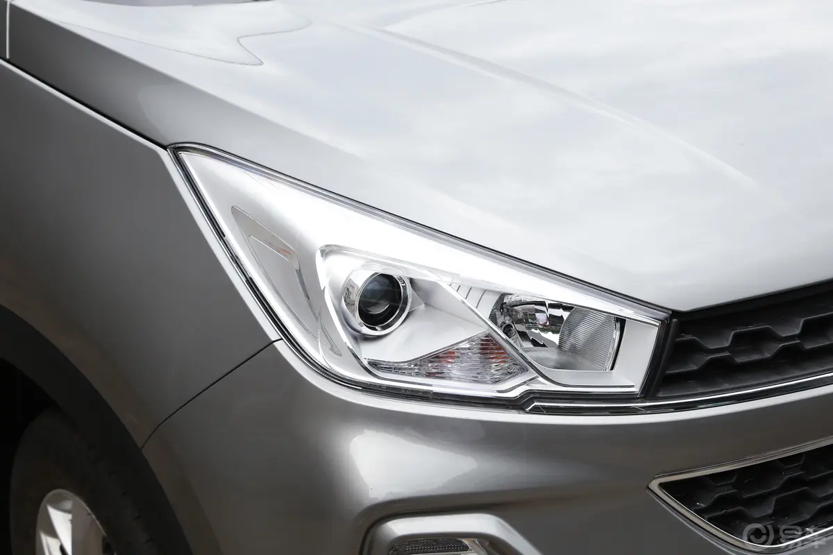 【五菱宏光S31.5L 豪华型大灯侧45度俯拍图片-汽车图片大全】-易车