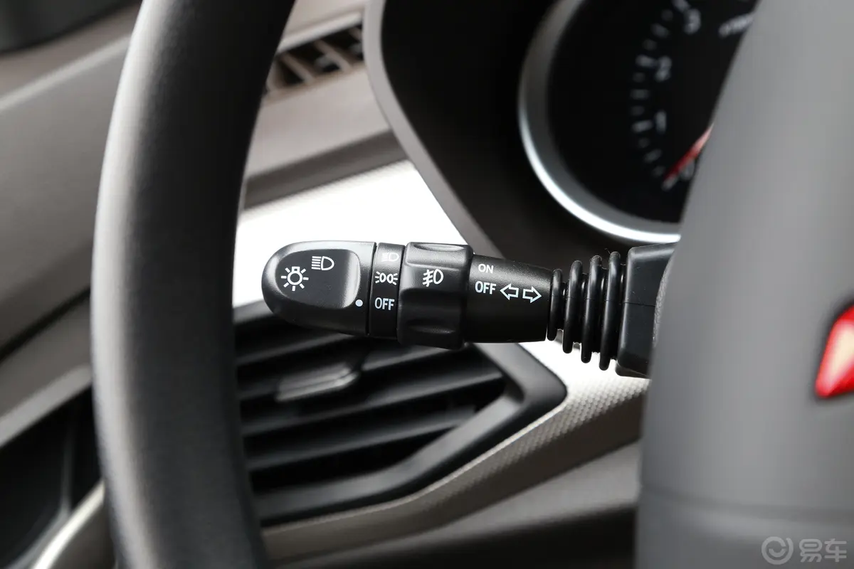 【五菱宏光S1.5L 手动豪华型 7座灯光控制区图片-汽车图片大全】-易车