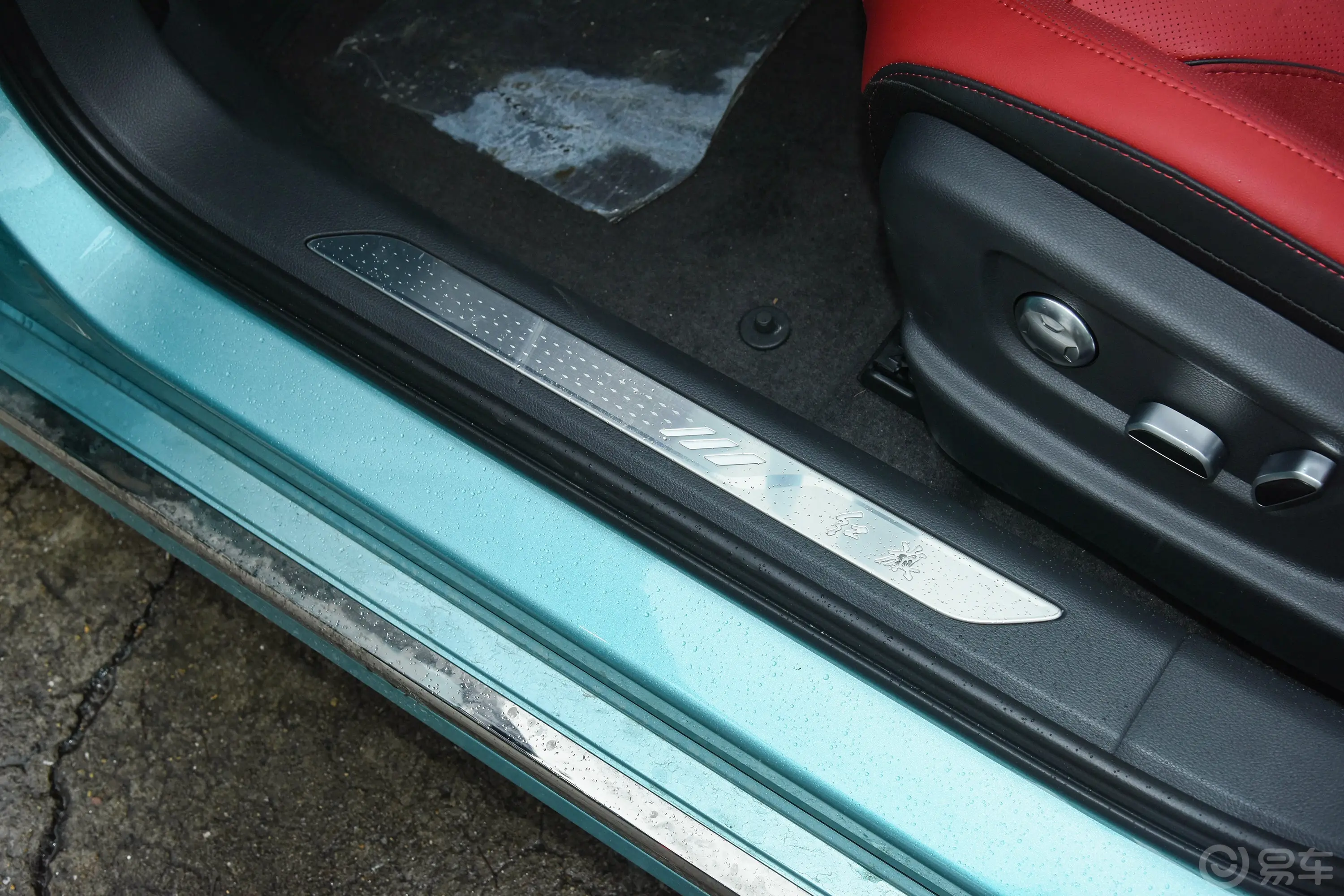 【红旗H62.0T 致臻版前排迎宾踏板图片-汽车图片大全】-易车