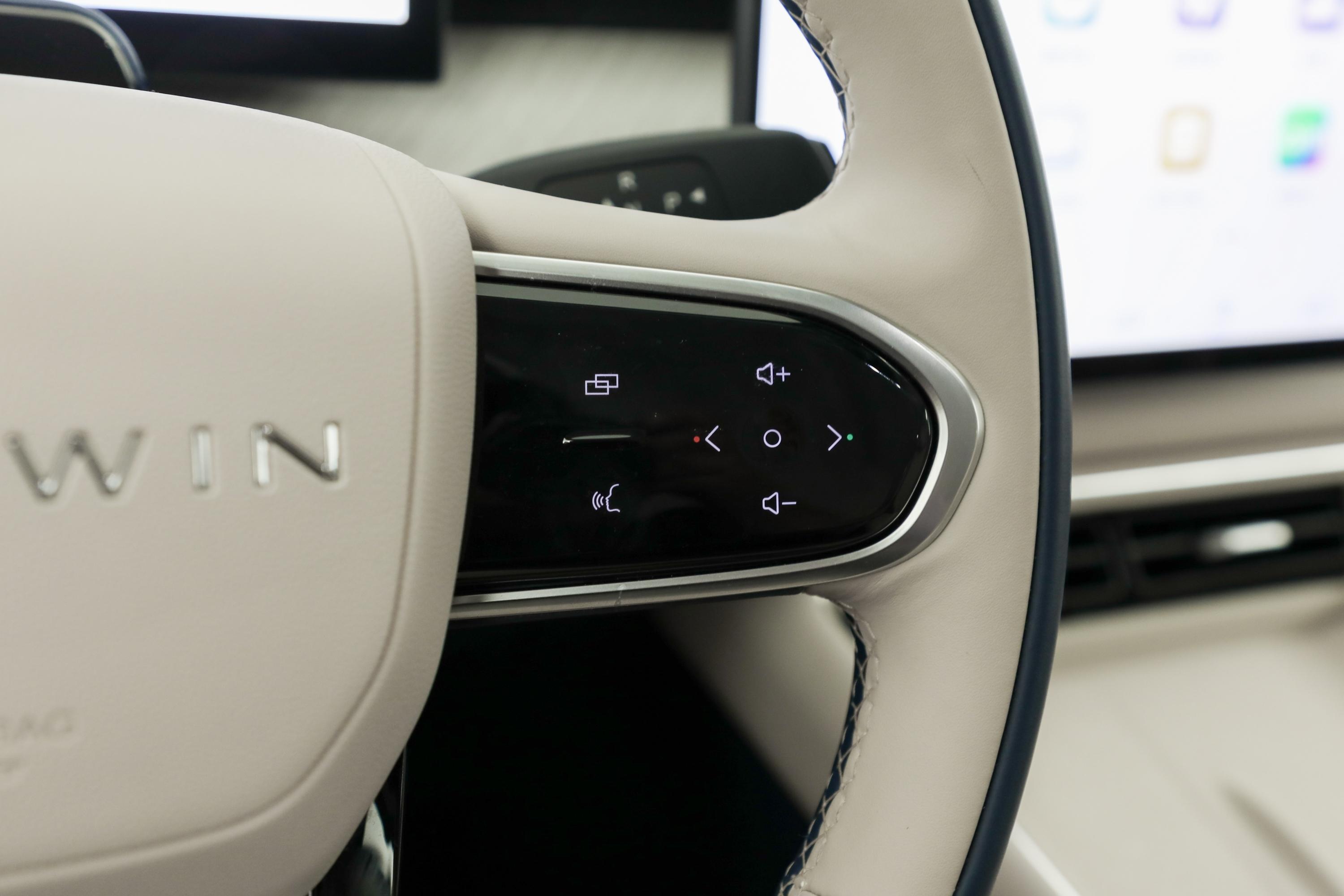 【风云T91.5T 120km 前驱长续航版旗舰型 三元锂 7座右侧方向盘功能按键图片-汽车图片大全】-易车