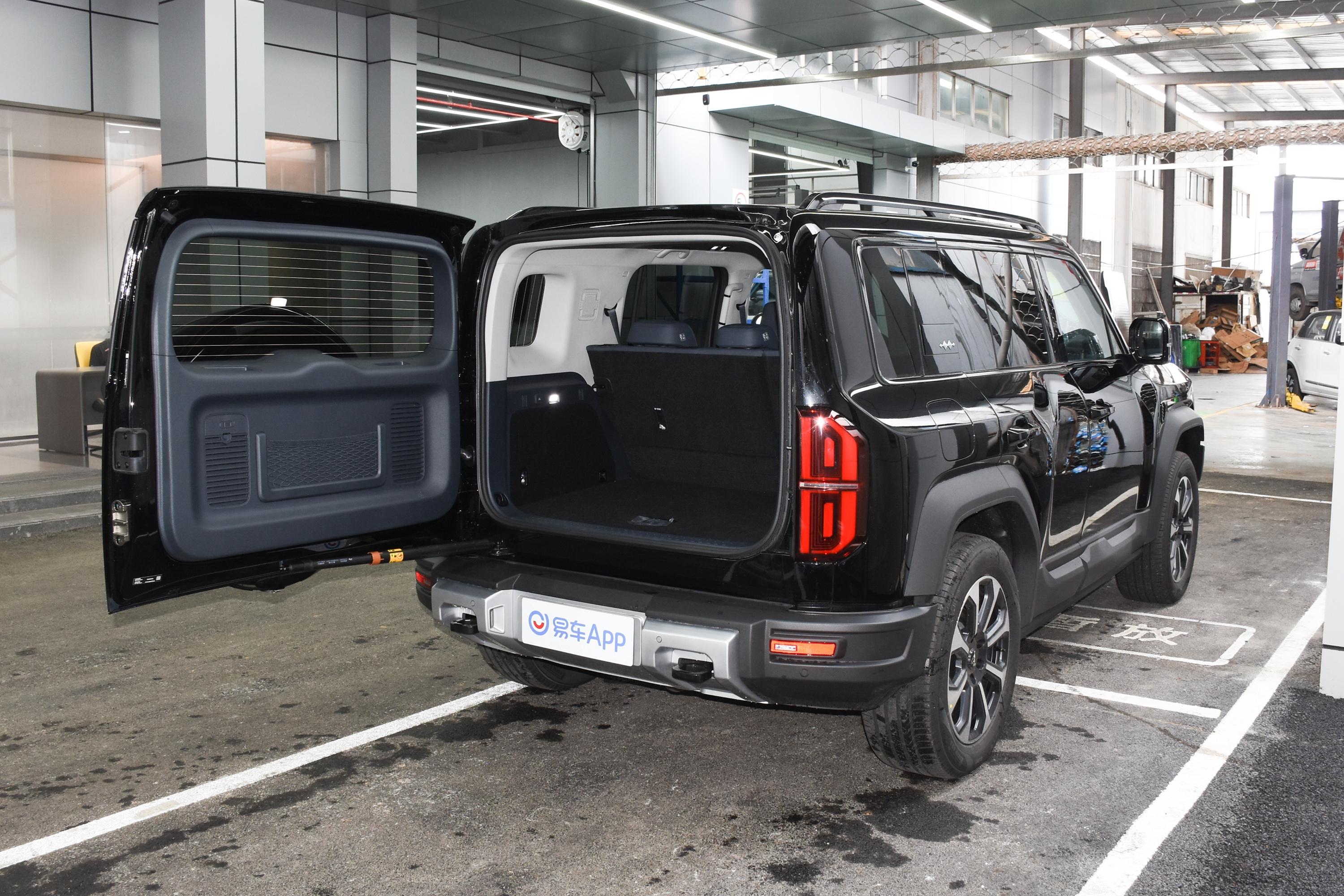 【豹51.5T 125km 云辇豪华版后备厢开启45度侧拍图片-汽车图片大全】-易车