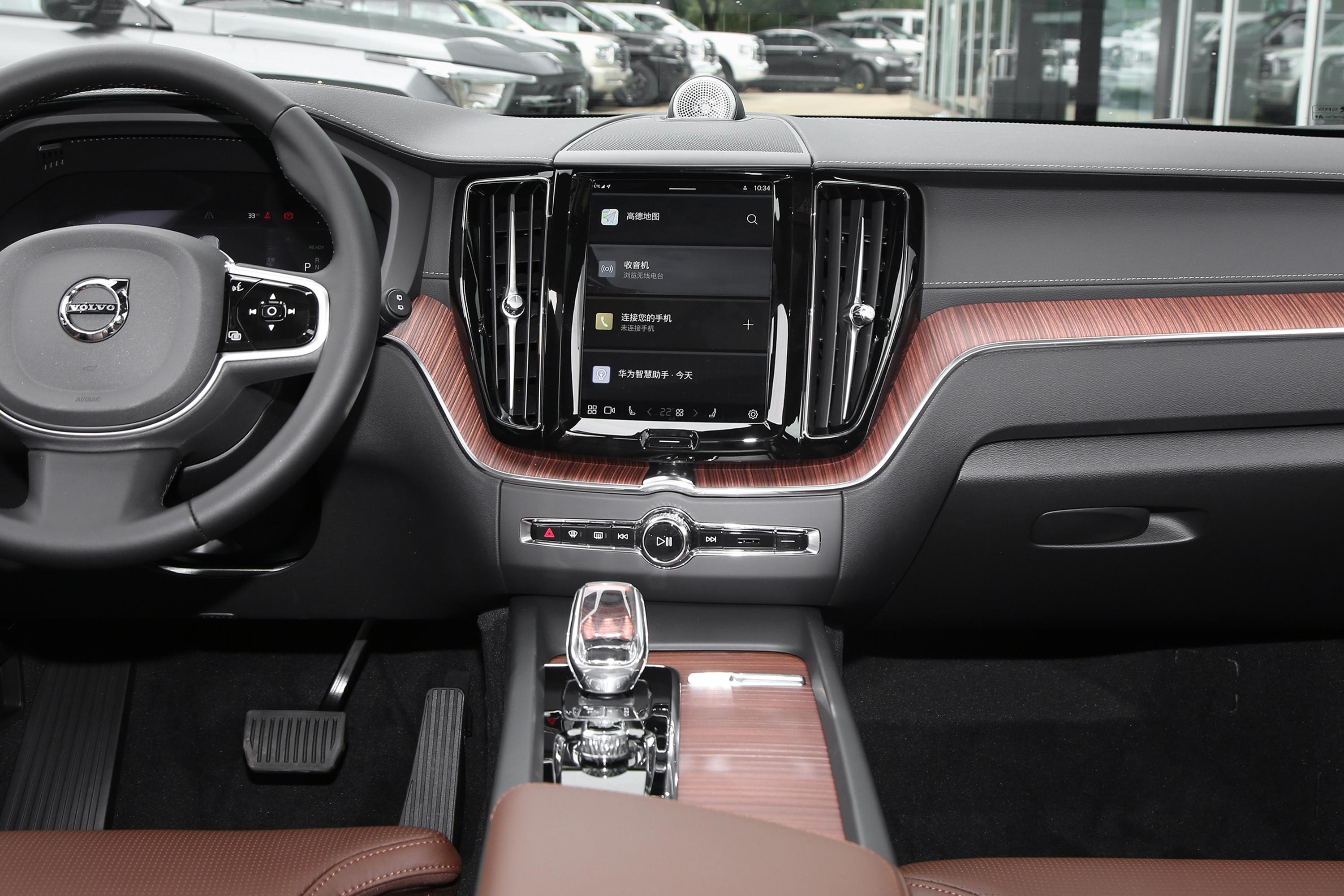【沃尔沃XC60 插电混动2.0T 64km 长续航智雅豪华版中控台整体图片-汽车图片大全】-易车