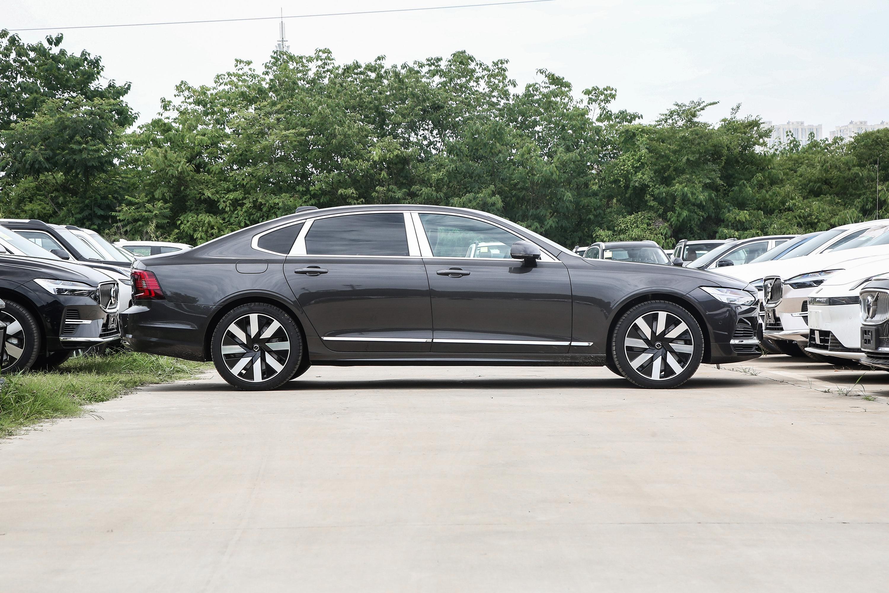 【沃尔沃S90 插电混动2.0T 80km 长续航智雅豪华版正侧车头向右水平图片-汽车图片大全】-易车