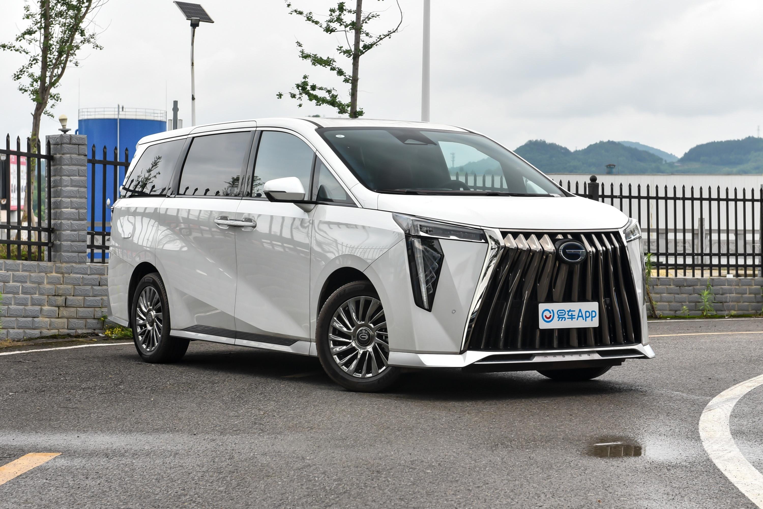 【传祺M8宗师系列 双擎 2.0T 旗舰版 7座侧前45度车头向右水平图片-汽车图片大全】-易车