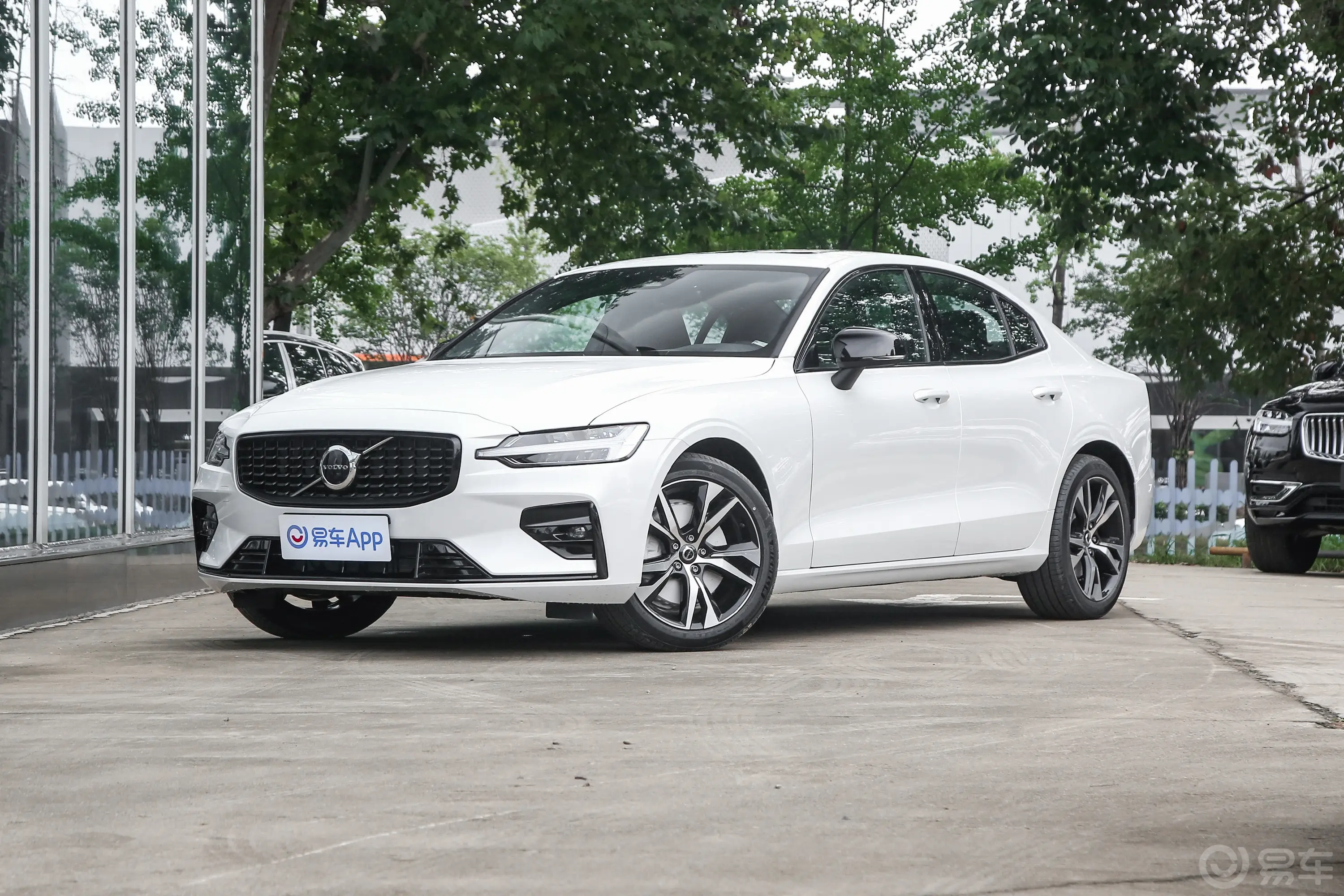 【沃尔沃S60B5 智雅运动版侧前45度车头向左水平图片-汽车图片大全】-易车