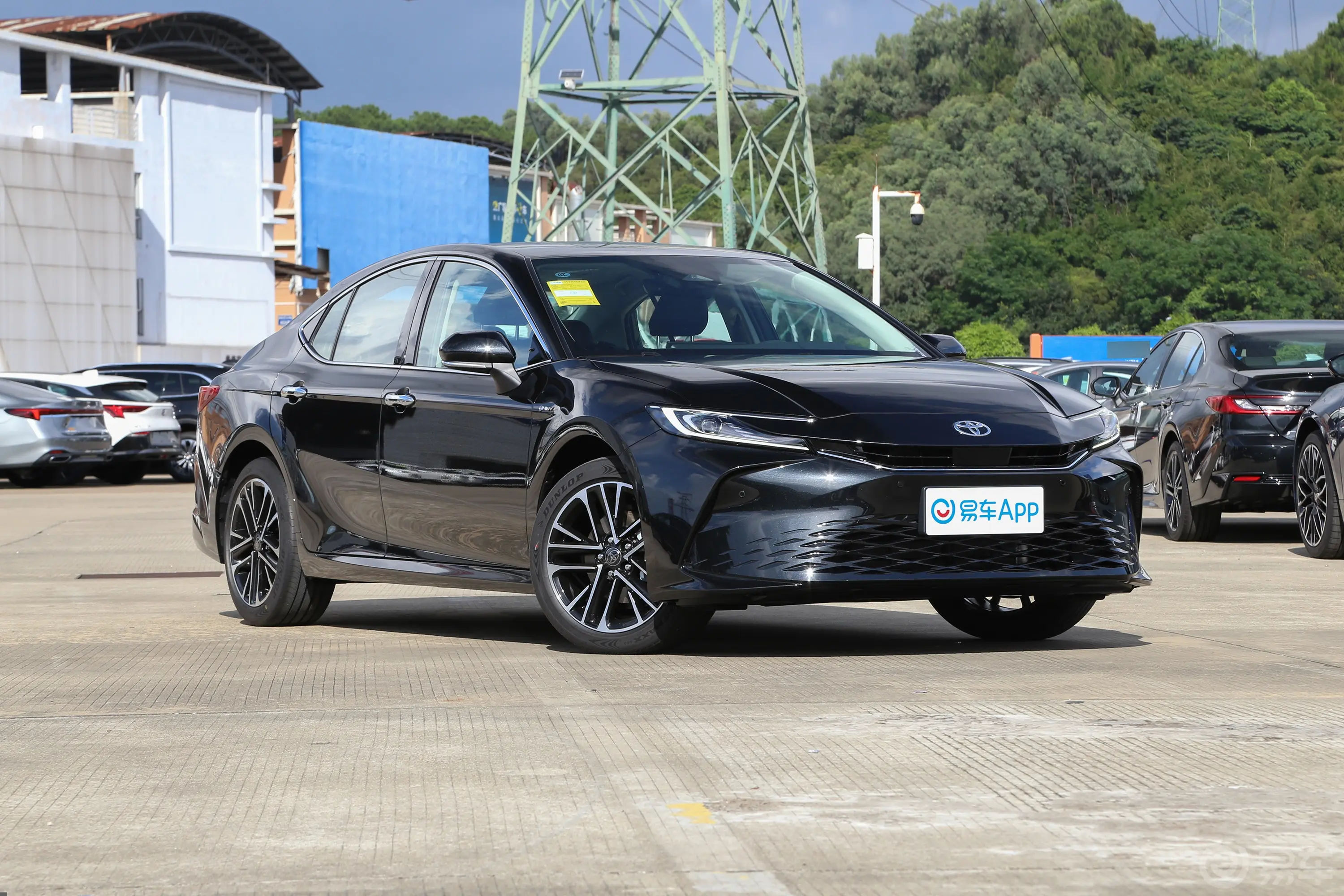 【凯美瑞双擎 2.5HG 尊贵版侧前45度车头向右水平图片-汽车图片大全】-易车