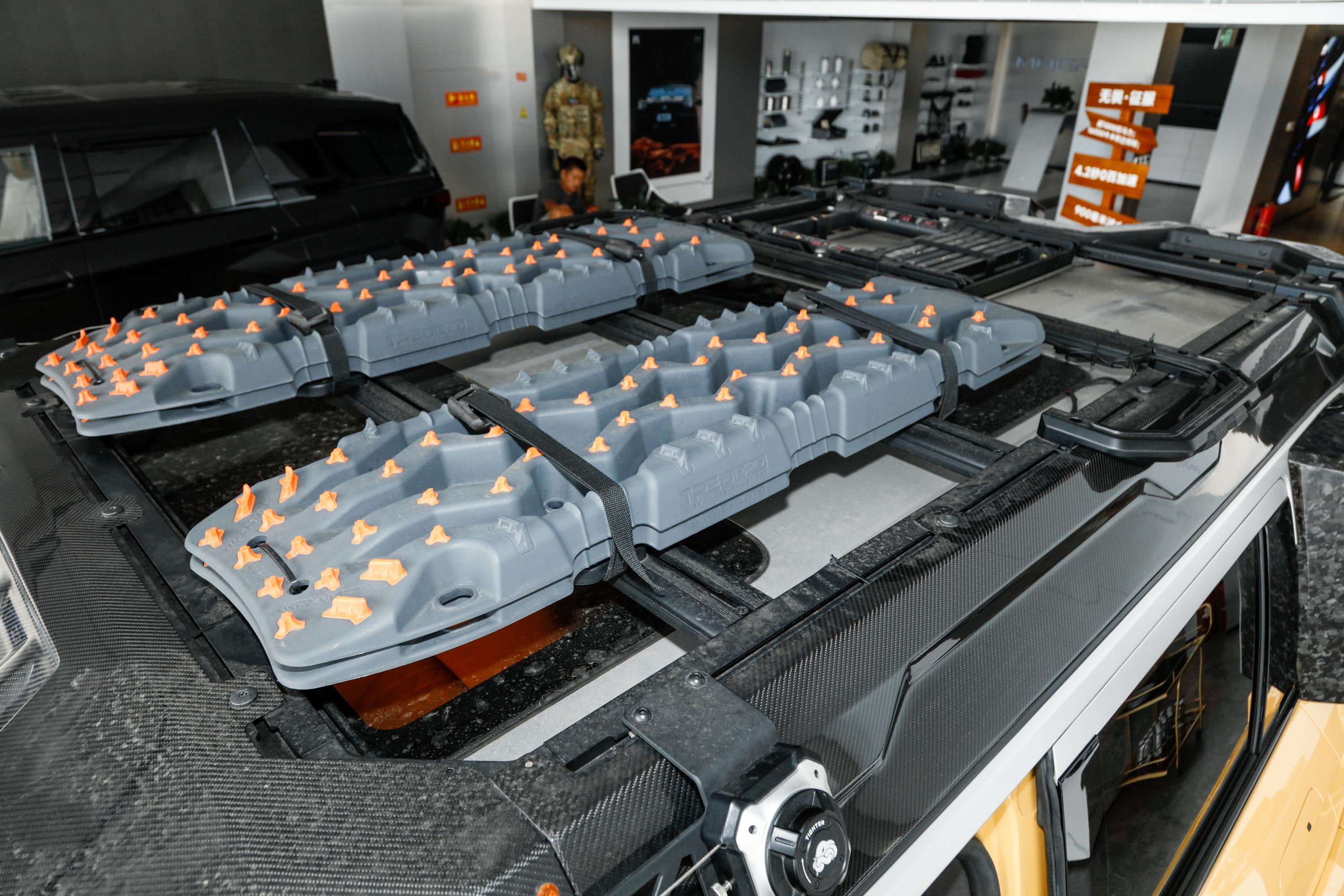 【猛士917增程版 161km 蛟龙战甲天窗图片-汽车图片大全】-易车