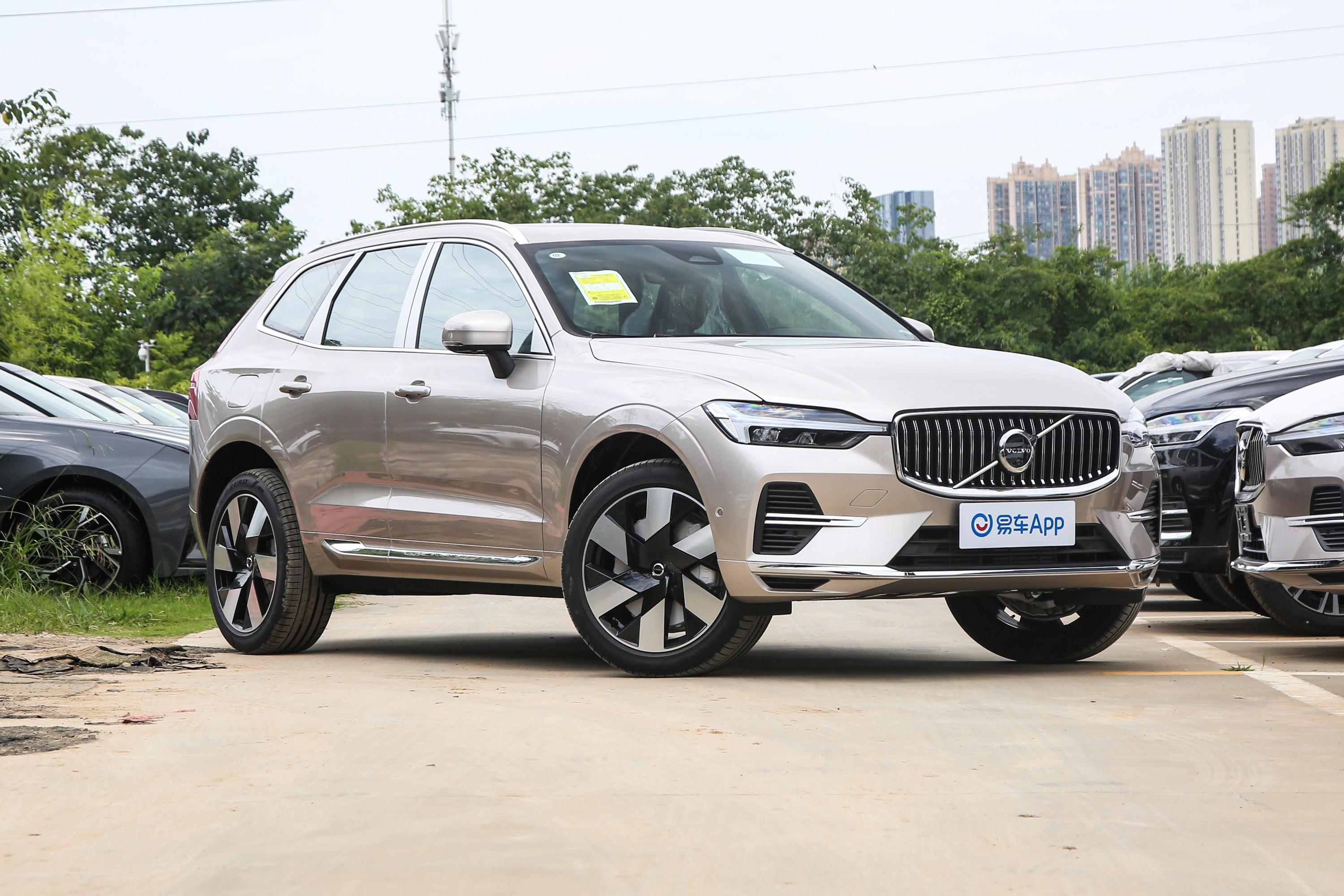 【沃尔沃XC60 插电混动2.0T 64km 长续航智远豪华版侧前45度车头向右水平图片-汽车图片大全】-易车