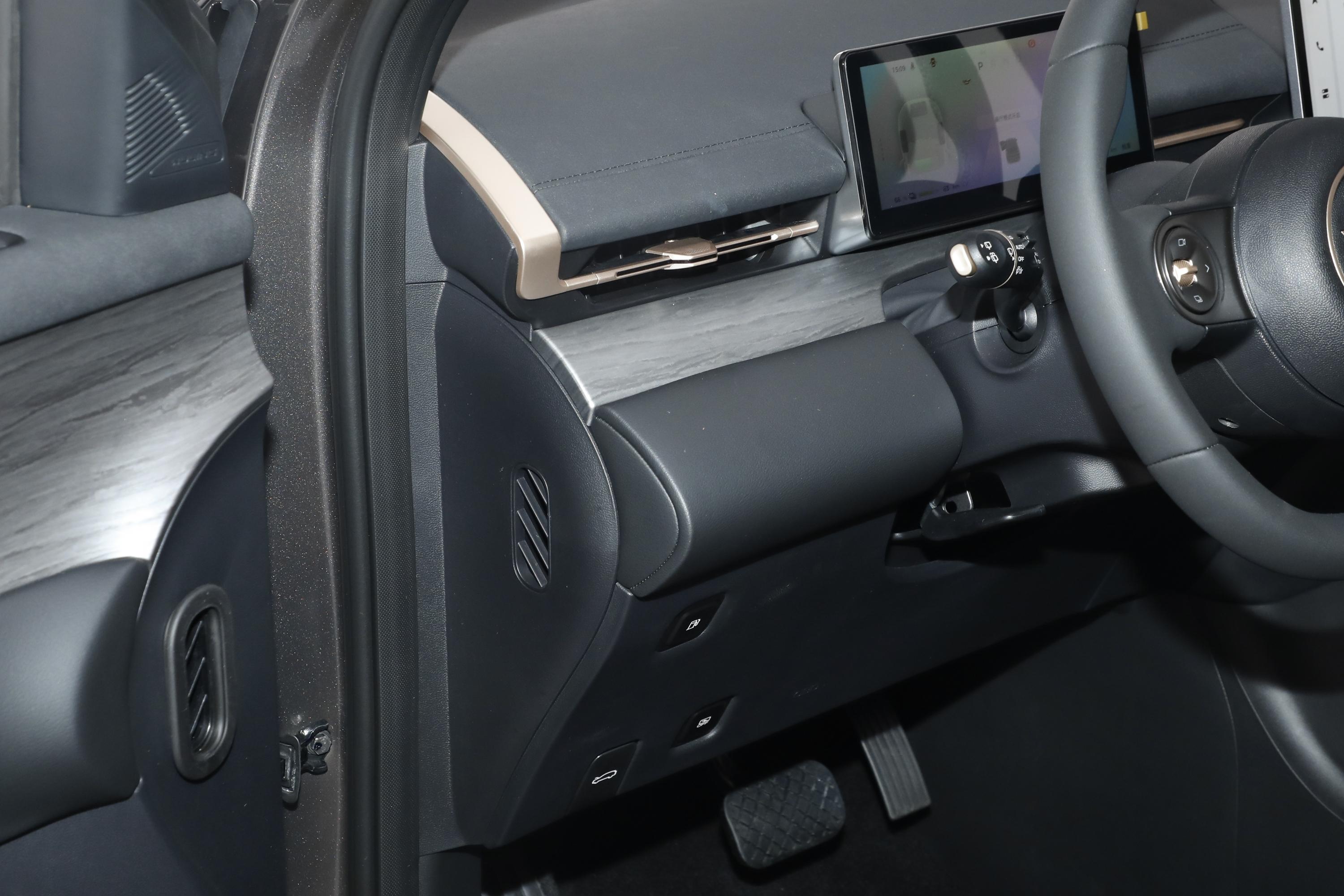 【五菱星光S插电混动 1.5L 130km 旗舰型主驾驶位图片-汽车图片大全】-易车