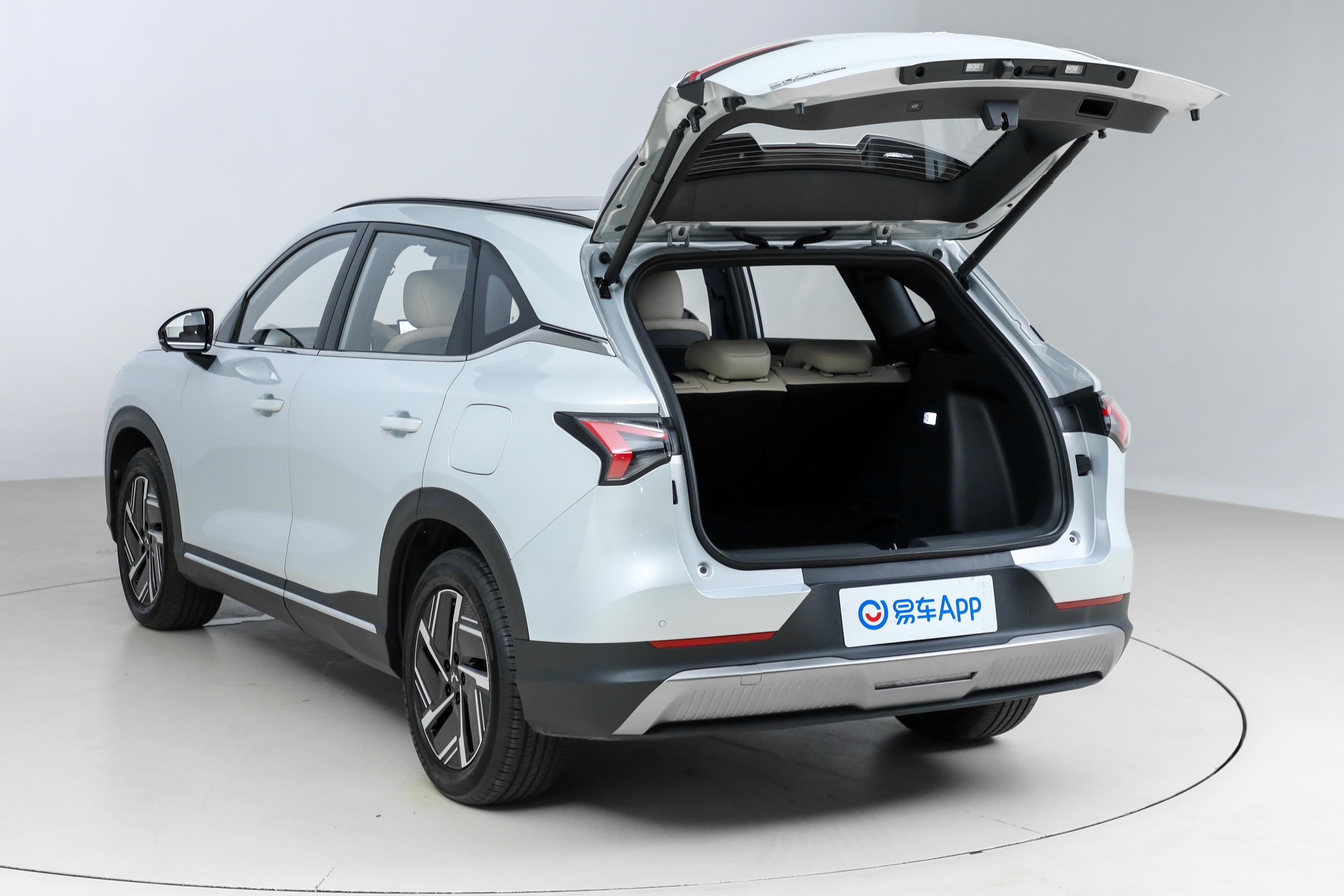 【五菱星光S纯电动 510km 旗舰型后备厢开启45度侧拍图片-汽车图片大全】-易车
