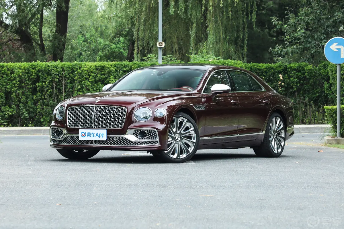 【飞驰4.0T V8 Mulliner侧前45度车头向左水平图片-汽车图片大全】-易车