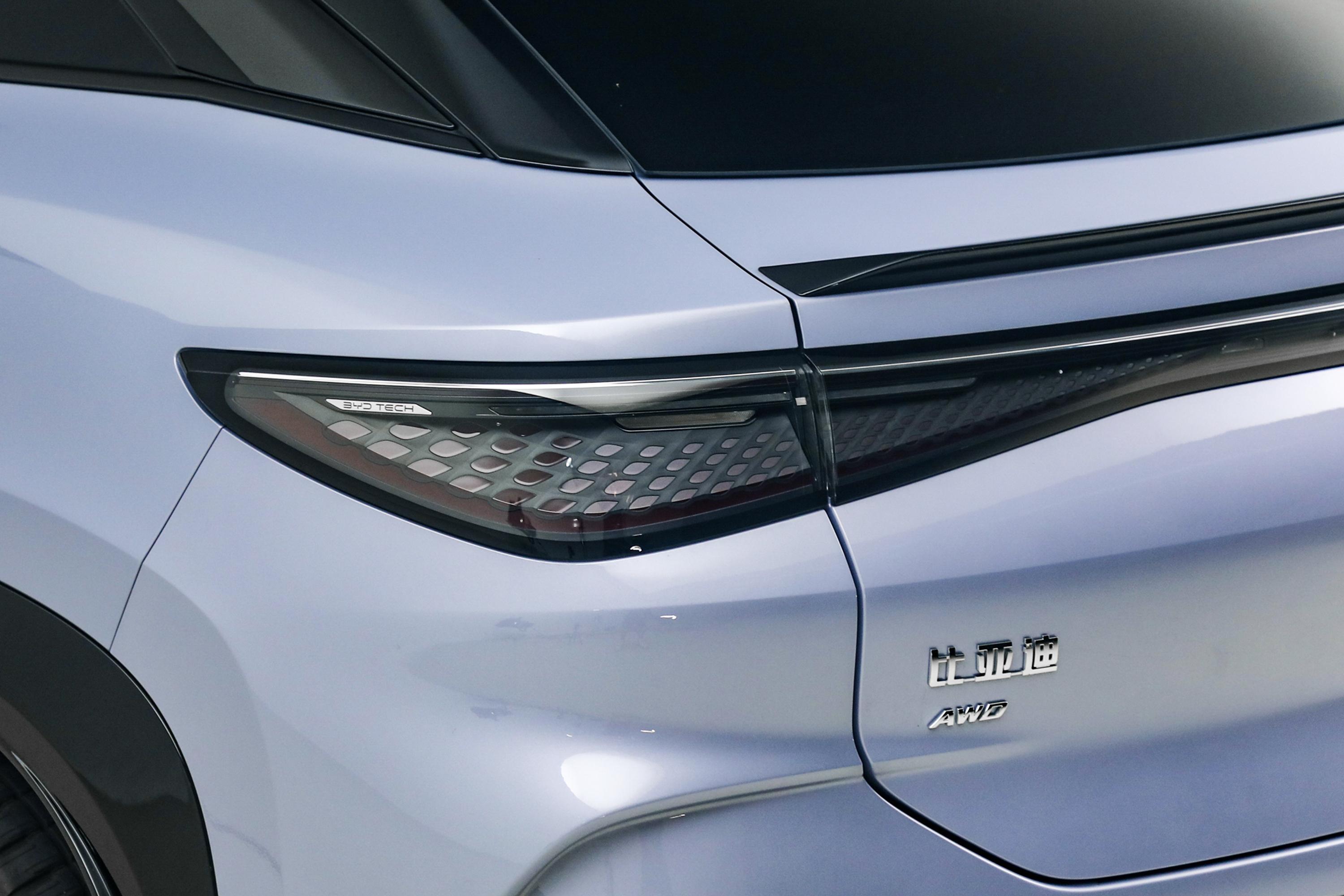 【海狮07EV550km 四驱550智航版尾灯侧45度俯拍图片-汽车图片大全】-易车