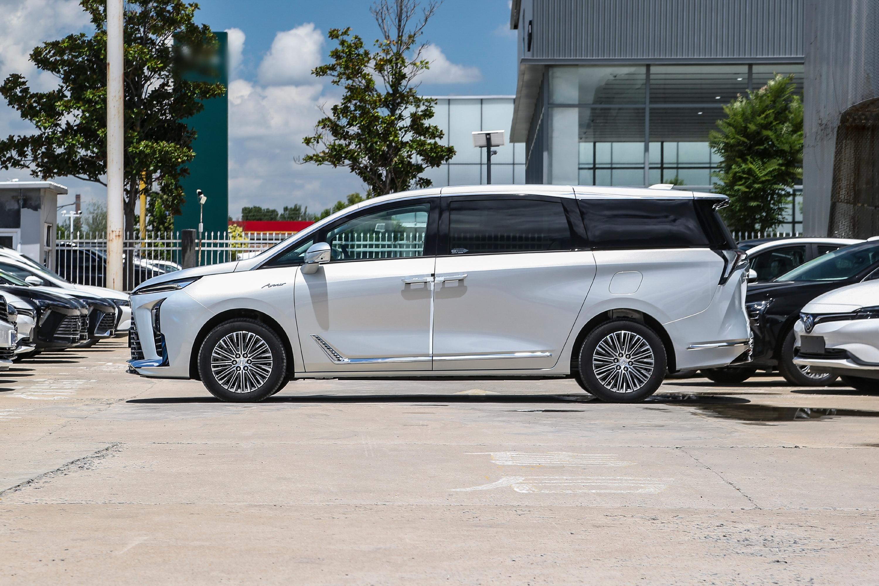 【别克GL8 插电混动陆尊 1.5T 138km 尊享版 7座正侧车头向左水平图片-汽车图片大全】-易车