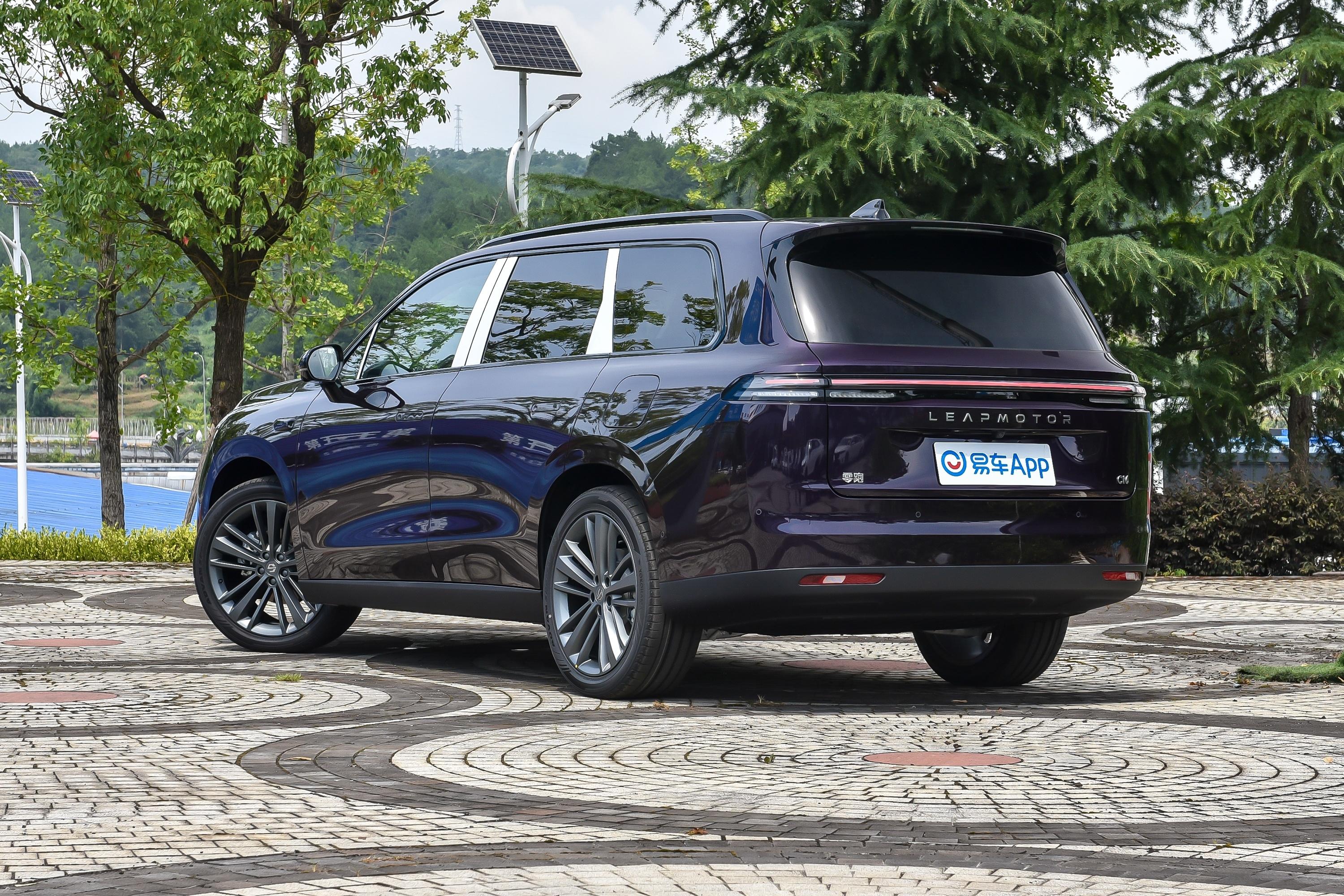 【零跑C16纯电版 520km 尊享版侧后45度车头向左水平图片-汽车图片大全】-易车