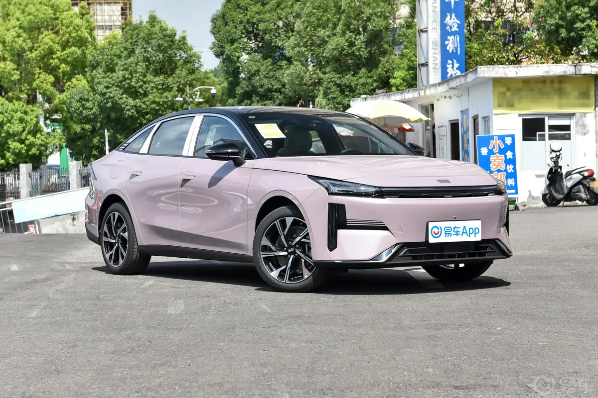 【银河L61.5T 125km 创想版侧前45度车头向右水平图片-汽车图片大全】-易车