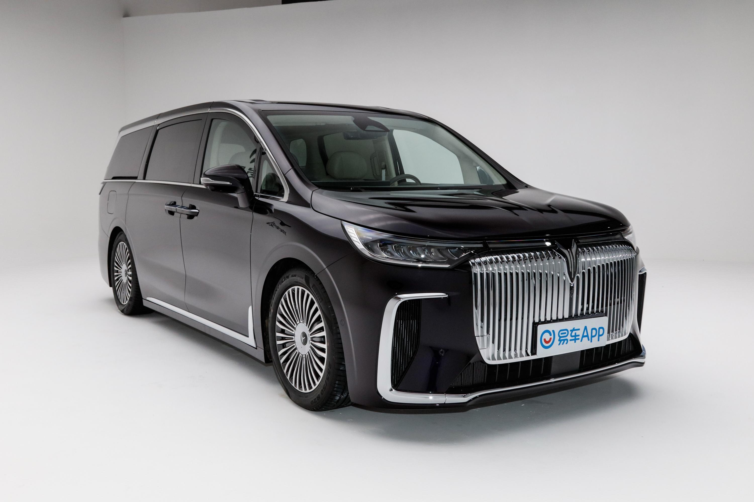 【岚图梦想家插电混动 1.5T 235km 四驱旗舰鲲鹏版侧前45度车头向右水平图片-汽车图片大全】-易车