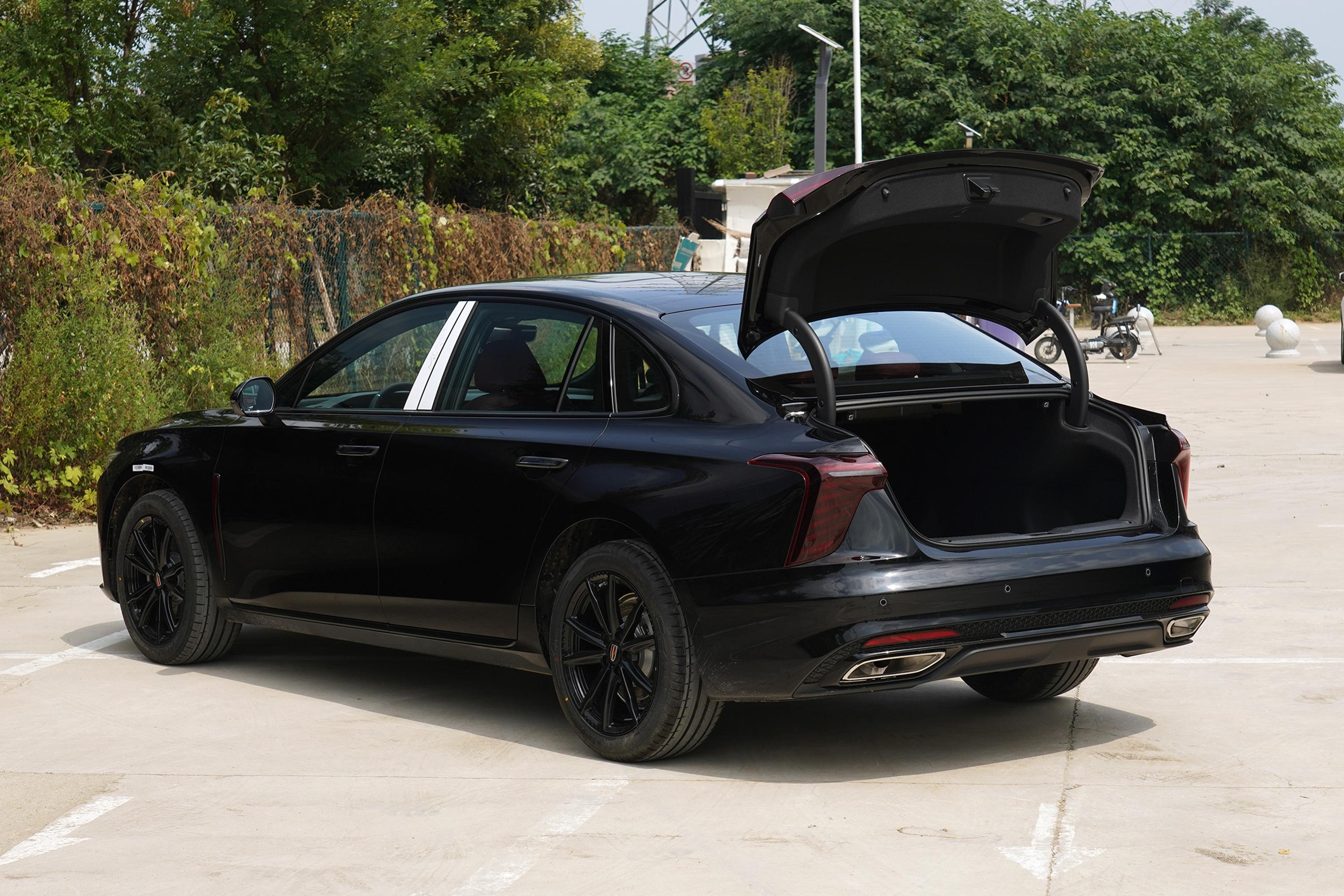 【红旗H51.5T 双离合玄影版后备厢开启45度侧拍图片-汽车图片大全】-易车