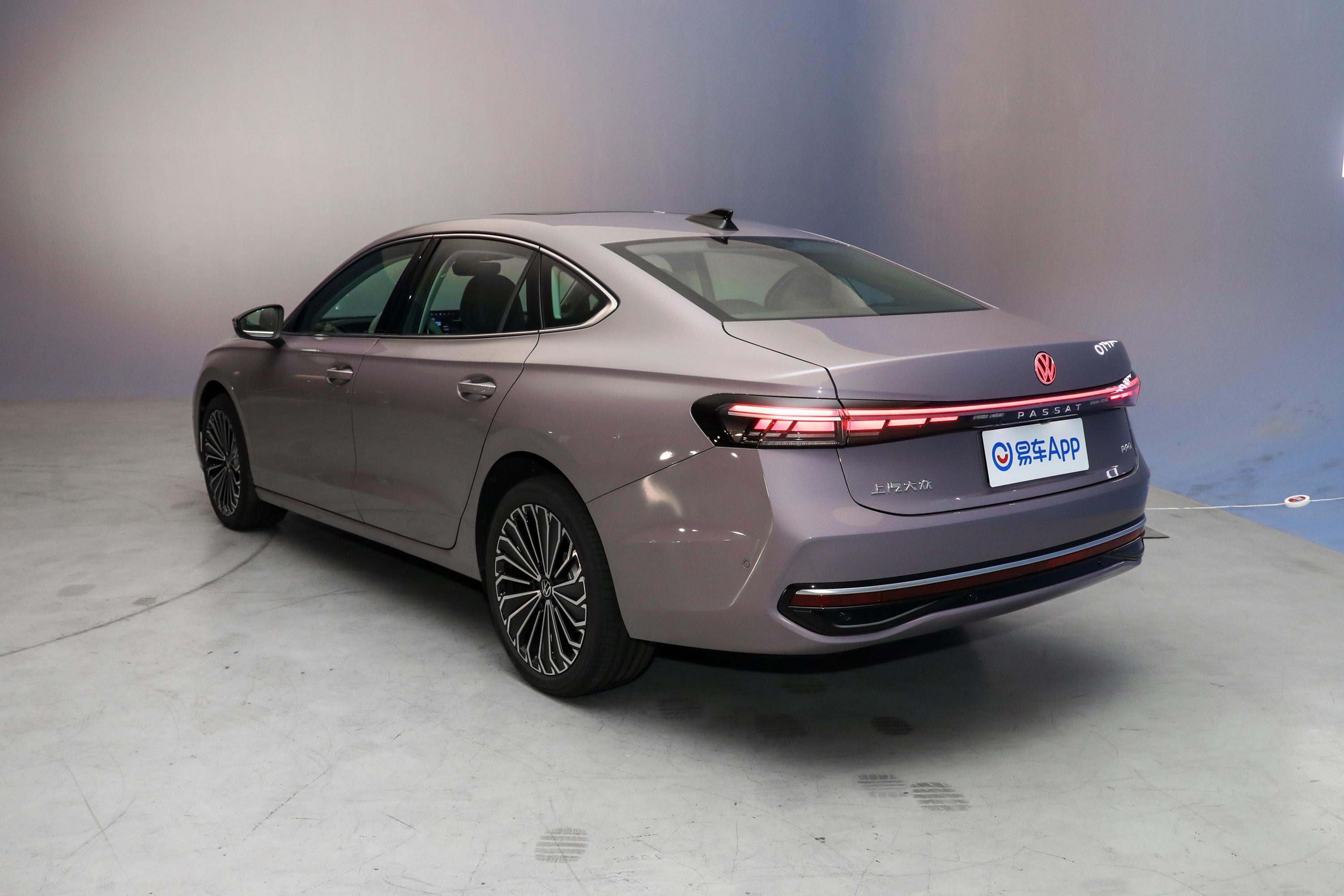 【帕萨特Pro 380TSI 龙尊版侧后45度车头向左水平图片-汽车图片大全】-易车