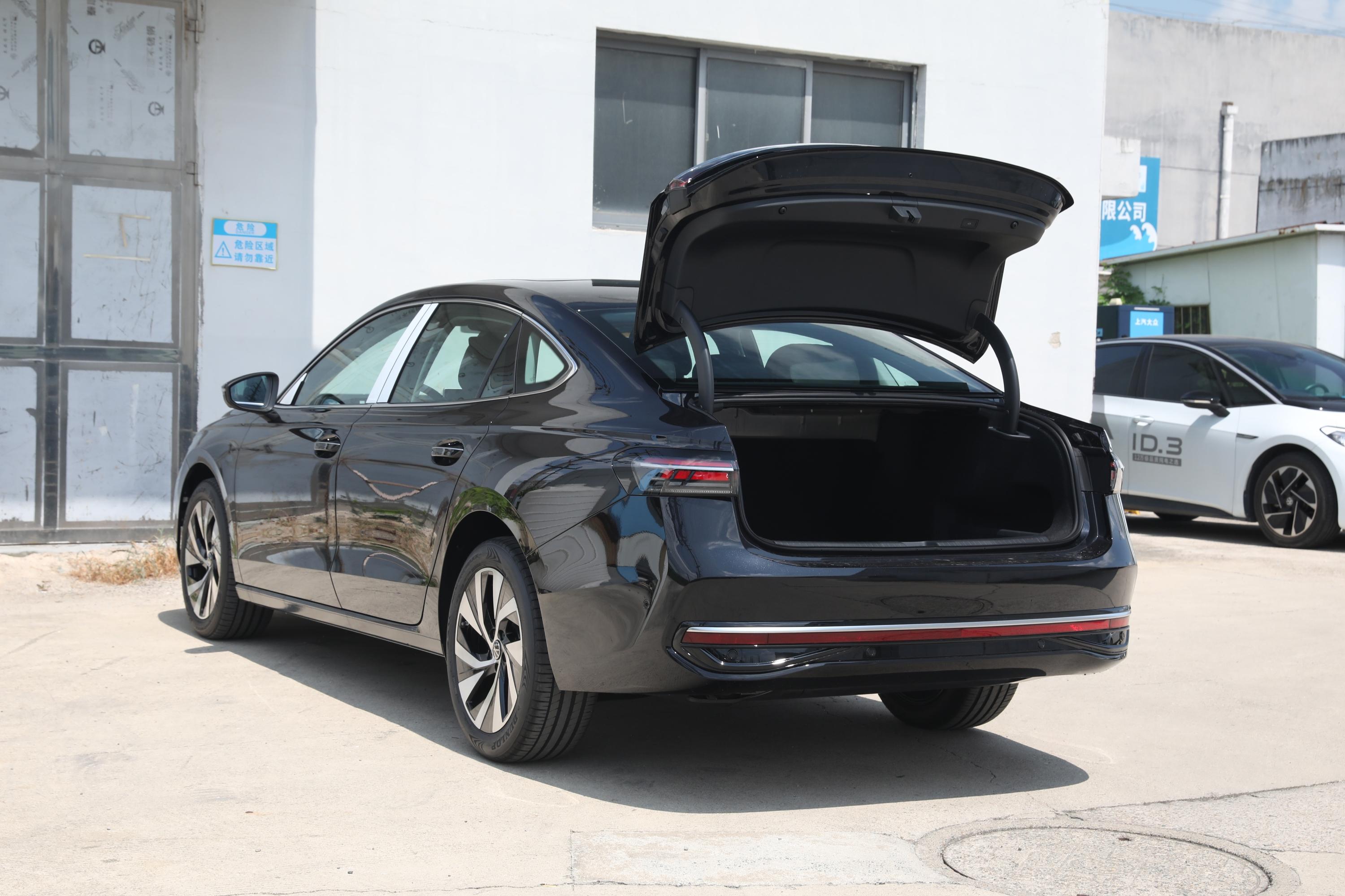 【帕萨特Pro 380TSI 龙运版后备厢开启45度侧拍图片-汽车图片大全】-易车