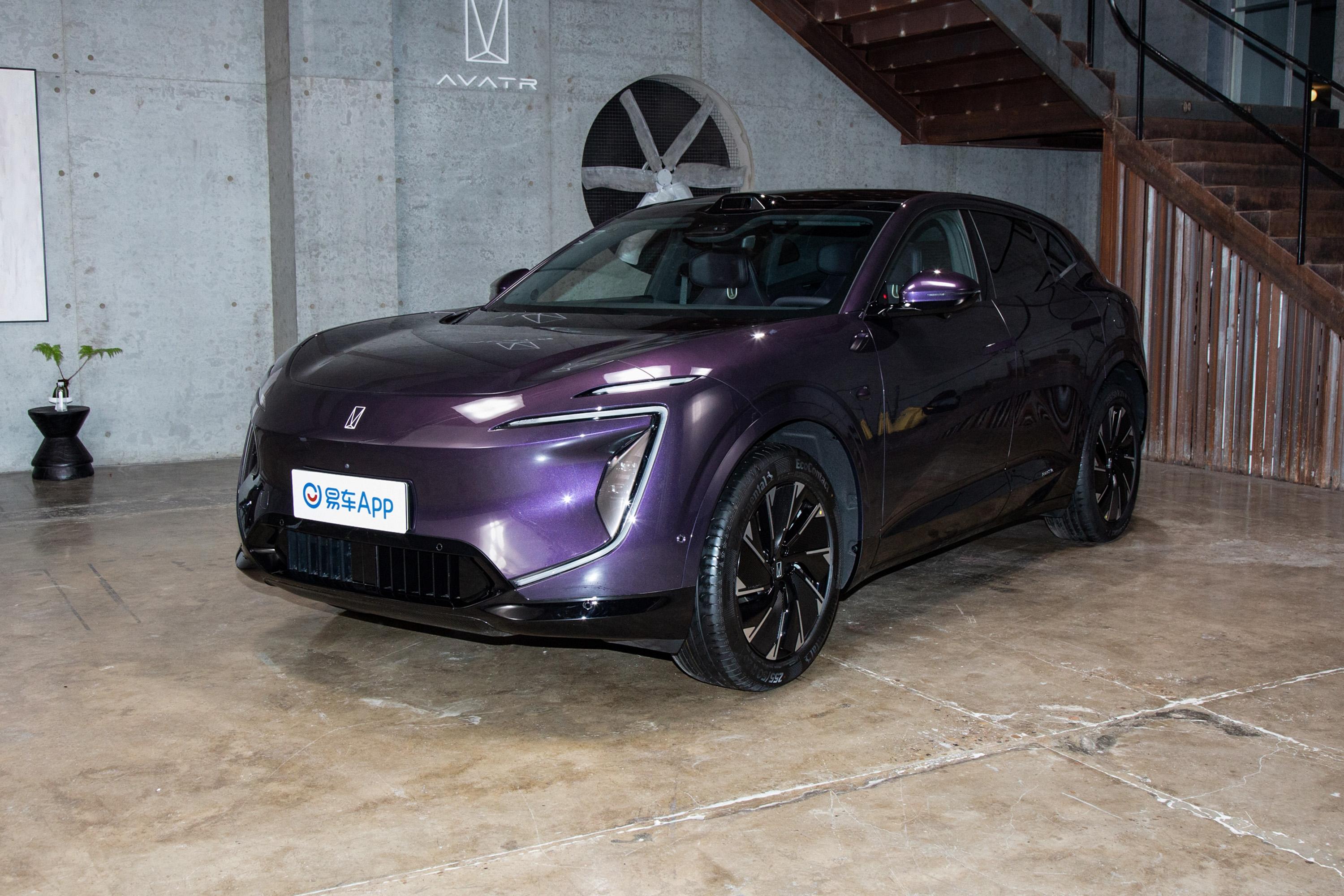 【阿维塔07纯电版 650km 后驱Max侧前45度车头向左水平图片-汽车图片大全】-易车