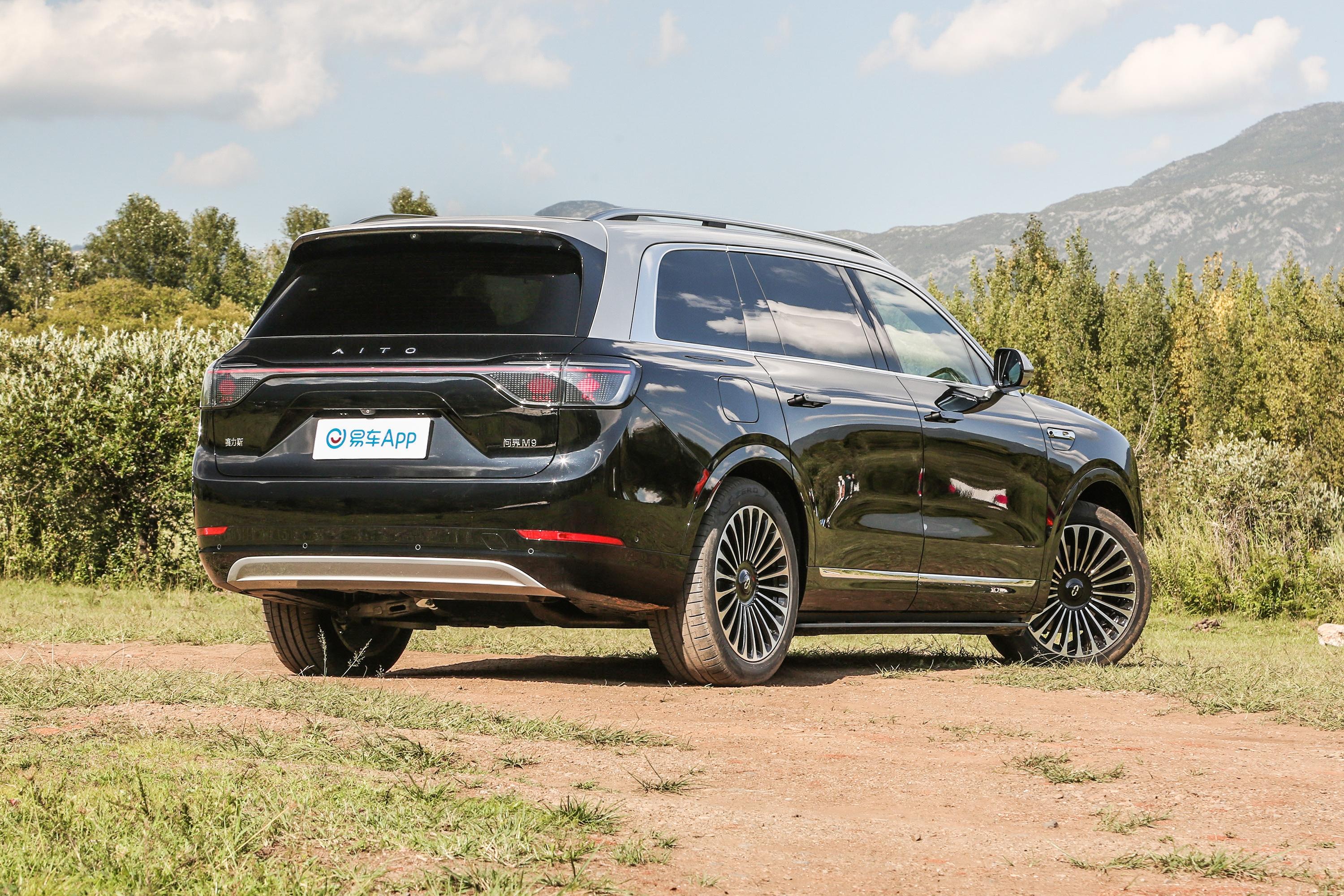 【问界M9增程版 1.5T 275km Ultra 5座侧后45度车头向右水平图片-汽车图片大全】-易车