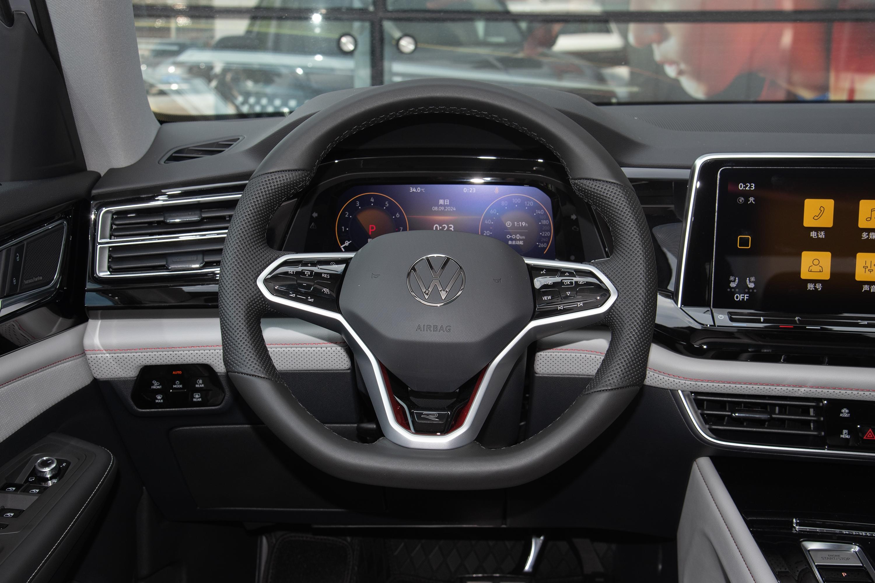 【途昂途昂X 出众款 530 V6 四驱龙祥版方向盘图片-汽车图片大全】-易车