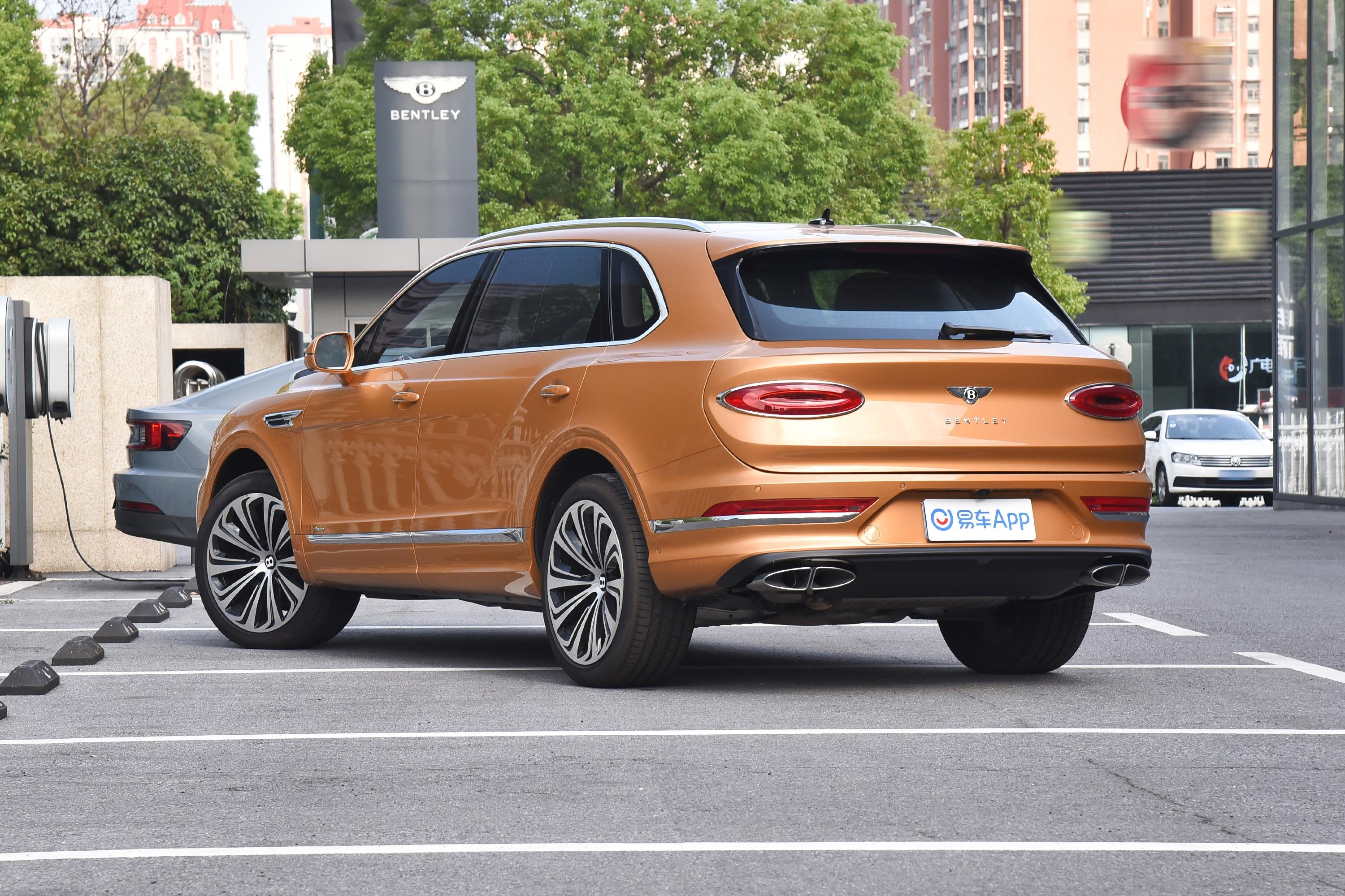 【添越4.0T V8 长轴距雅度版侧后45度车头向左水平图片-汽车图片大全】-易车