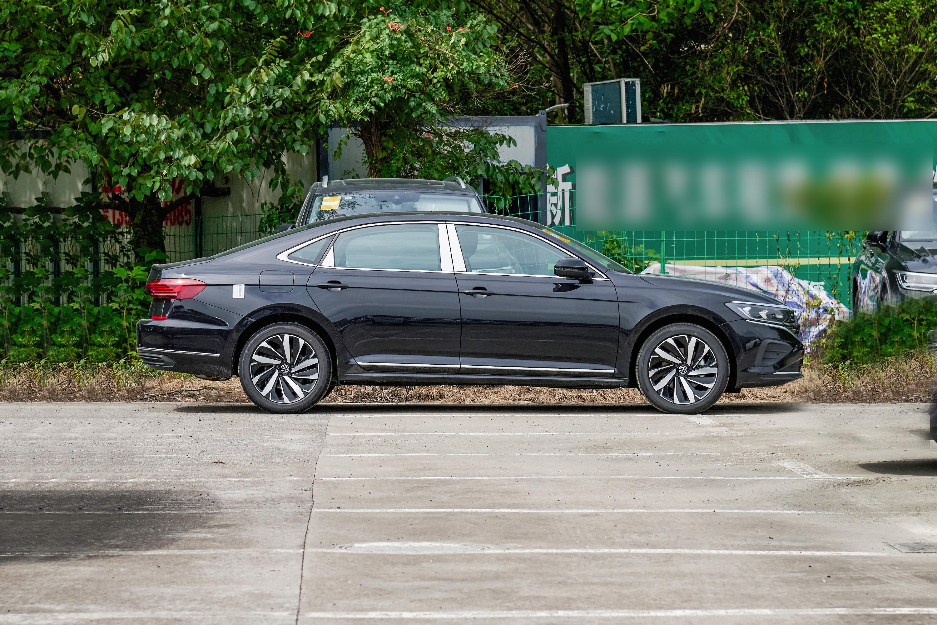 【帕萨特出众款 330TSI 精英版正侧车头向右水平图片-汽车图片大全】-易车