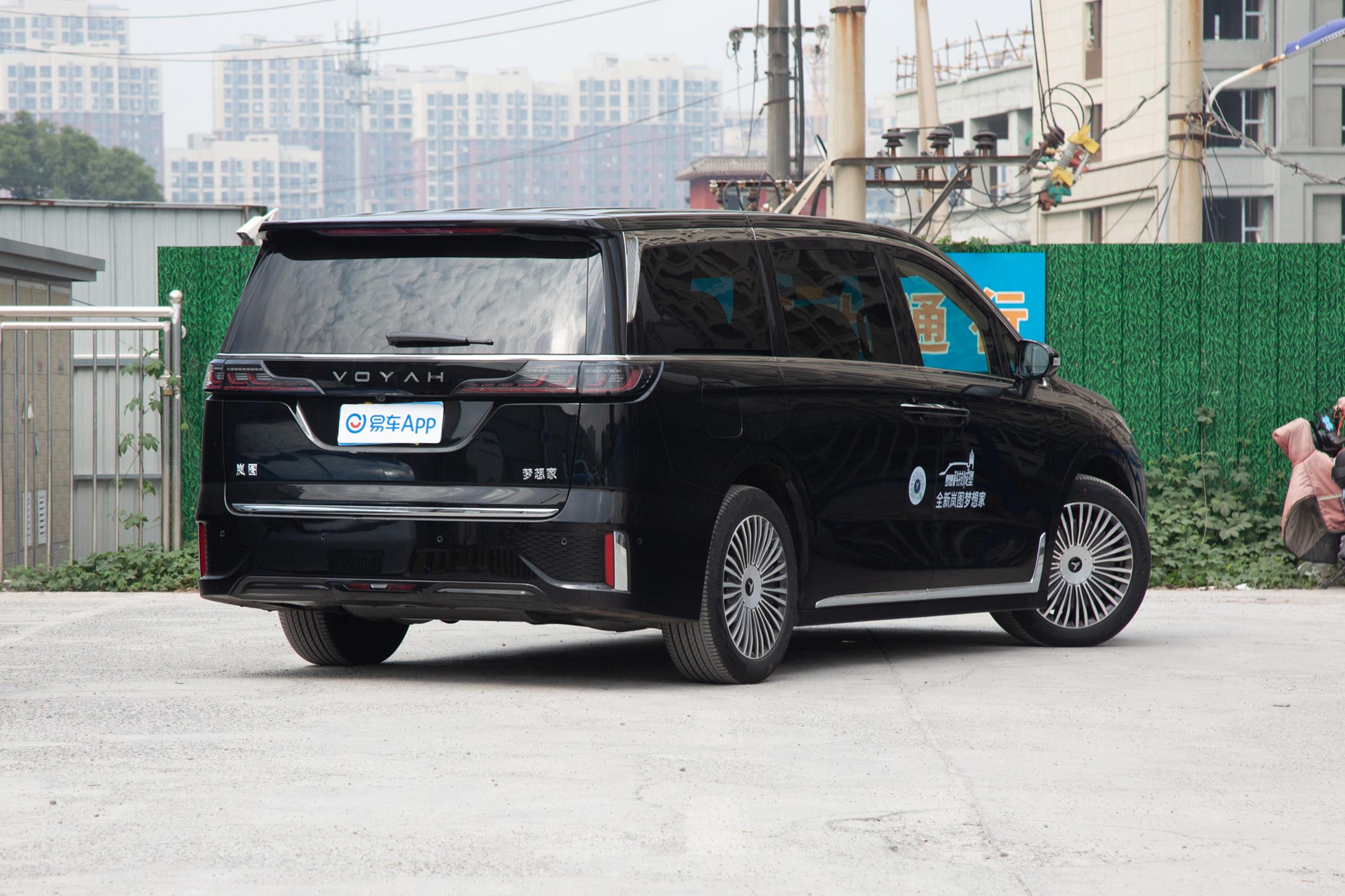 【岚图梦想家插电混动 1.5T 235km 四驱尊贵鲲鹏版侧后45度车头向右水平图片-汽车图片大全】-易车