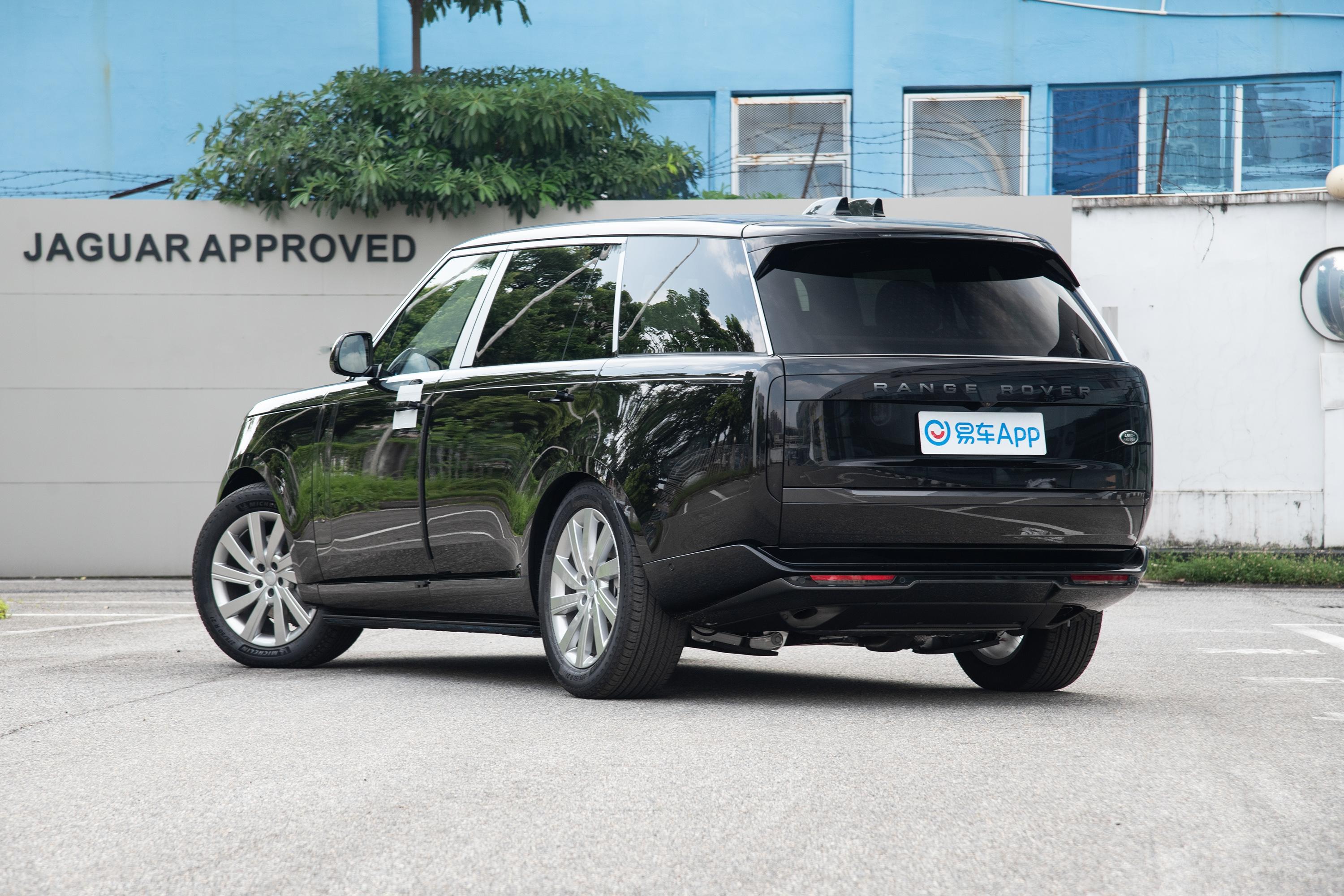 【揽胜3.0 L6 400PS 盛世加长版 5座侧后45度车头向左水平图片-汽车图片大全】-易车