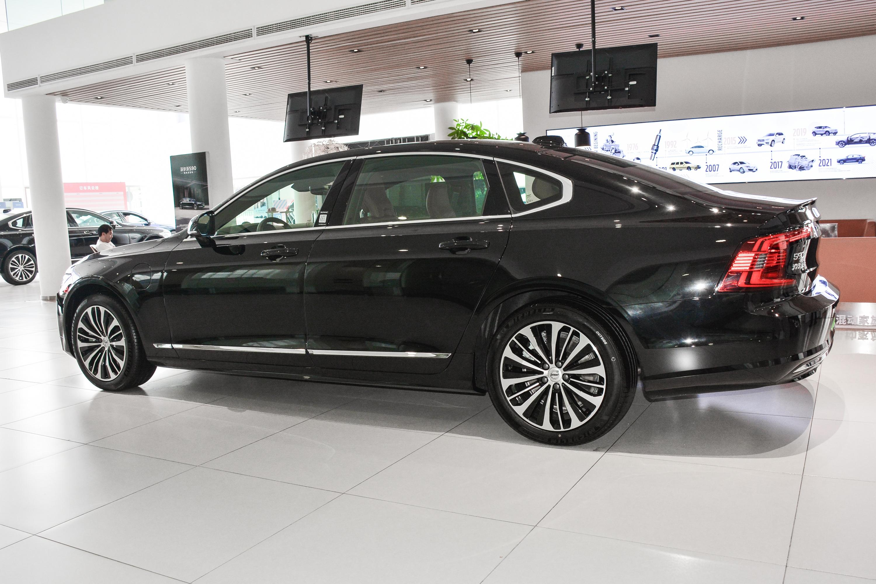 【沃尔沃S90 插电混动2.0T 80km 长续航智逸豪华版正侧车头向左水平图片-汽车图片大全】-易车