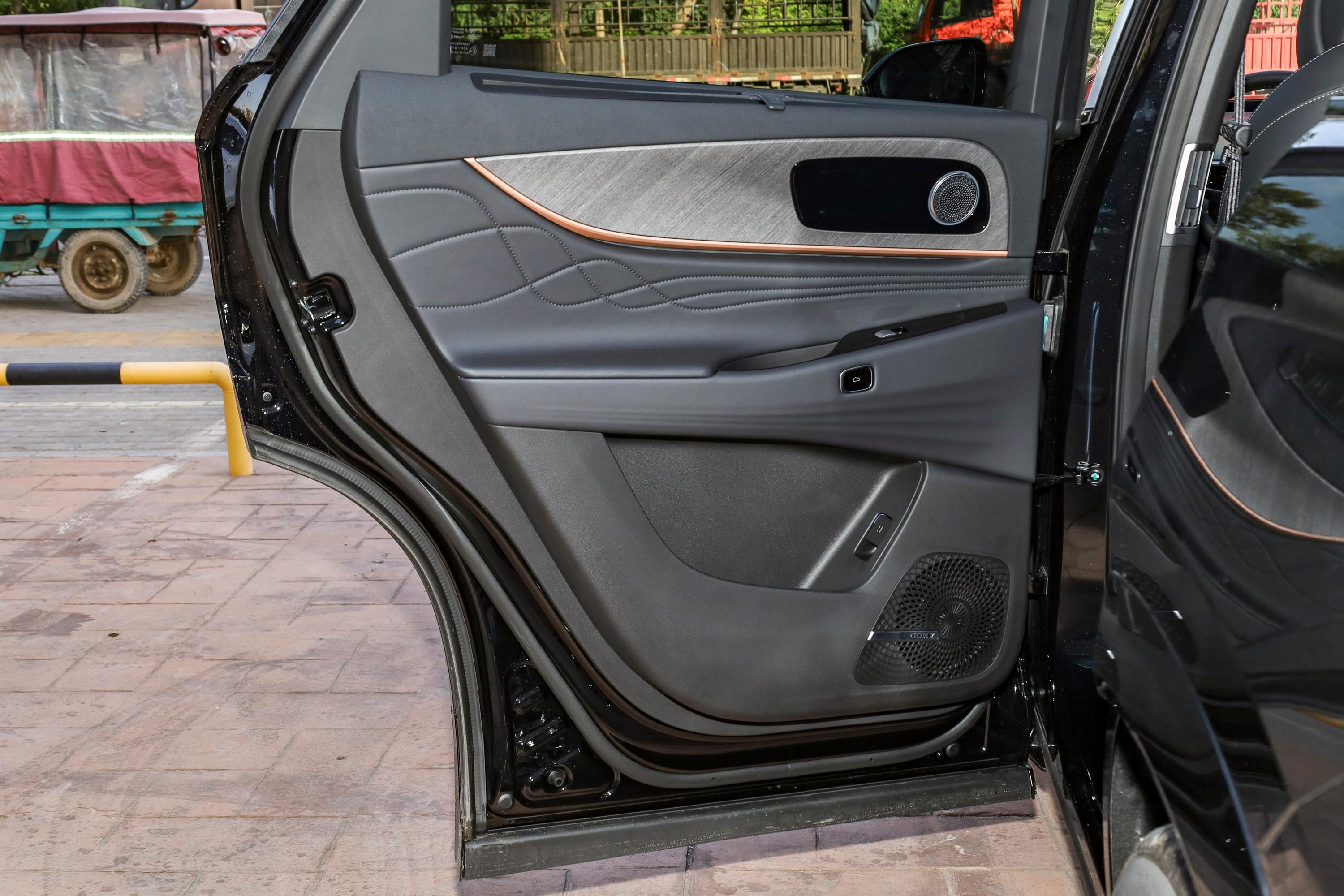 【瑞虎92.0T 自动四驱旗舰版 5座后排功能图片-汽车图片大全】-易车