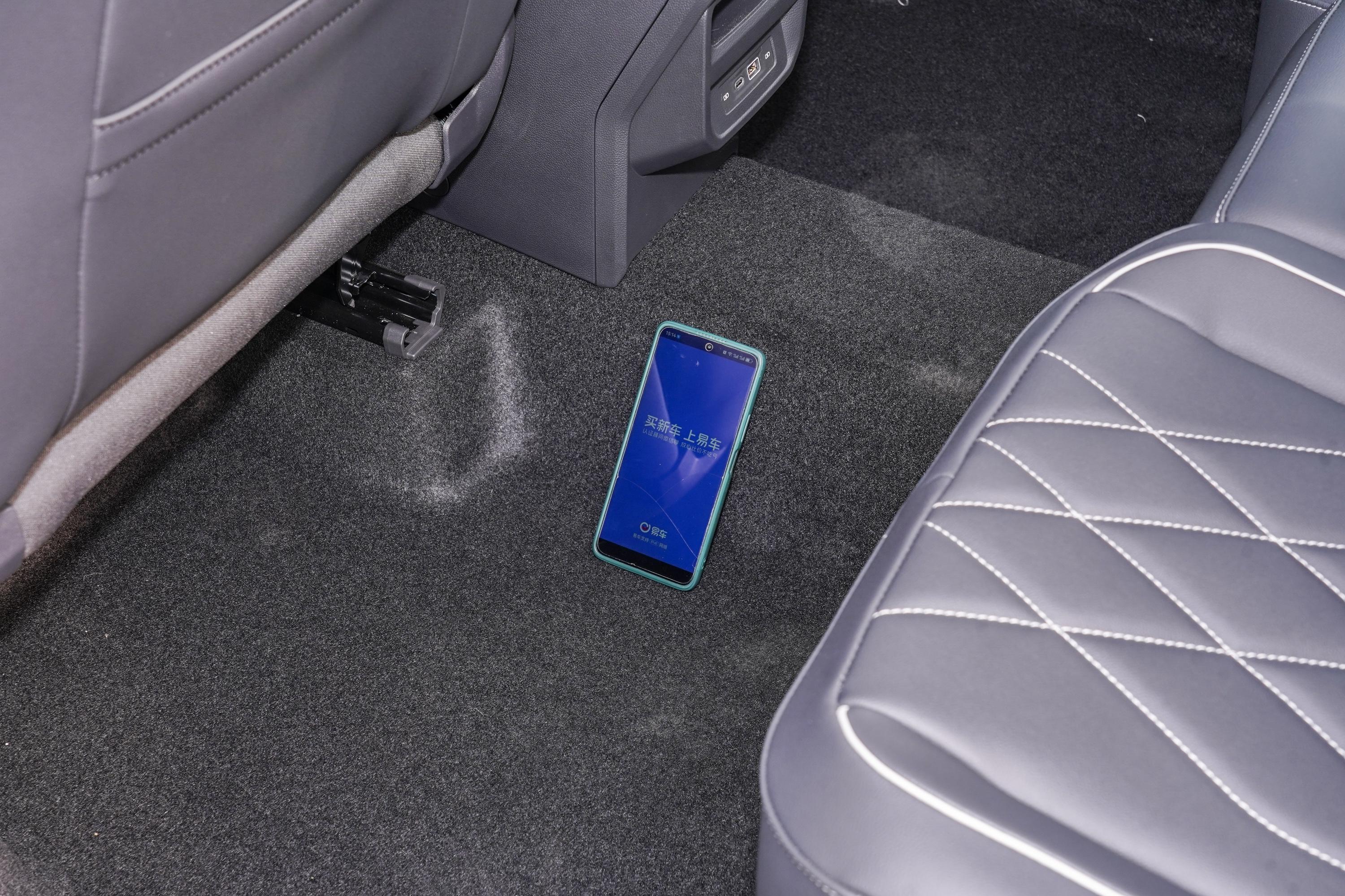 【途观L330TSI 两驱R-Line龙耀版 5座后排地板中间位置图片-汽车图片大全】-易车