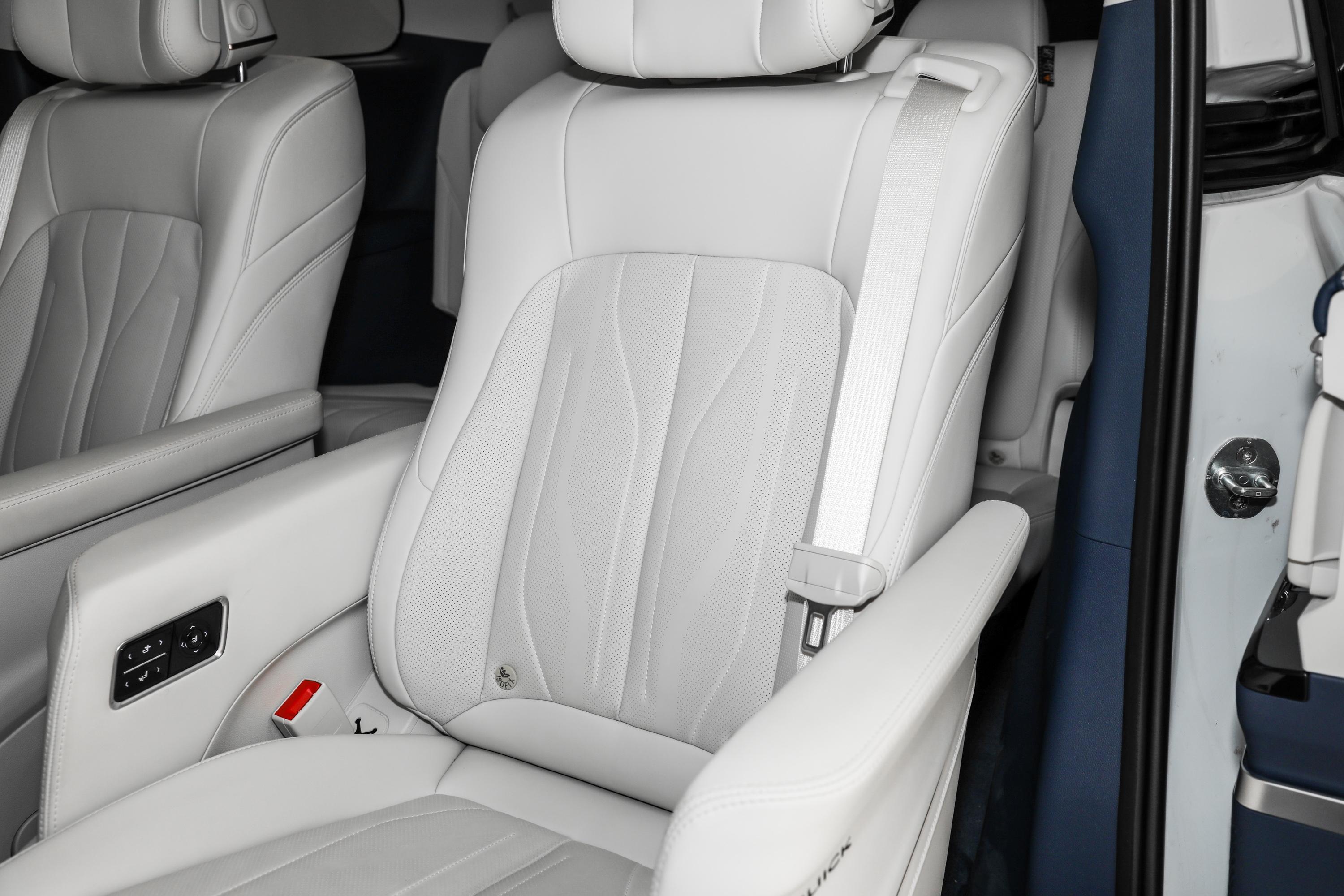 【别克GL8 插电混动陆尊 1.5T 138km 奢享版 7座后排空间图片-汽车图片大全】-易车