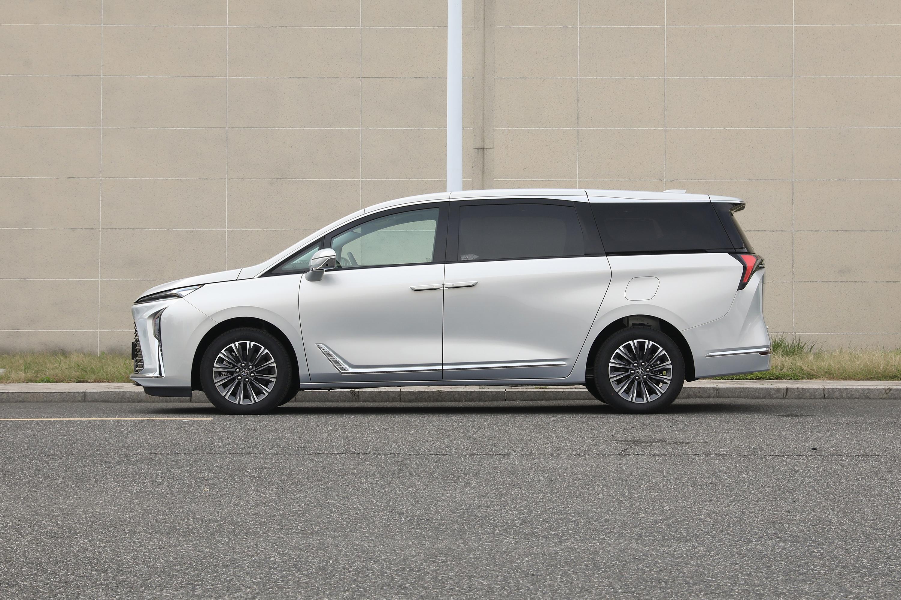 【别克GL8陆尊 2.0T 尊享版正侧车头向左水平图片-汽车图片大全】-易车