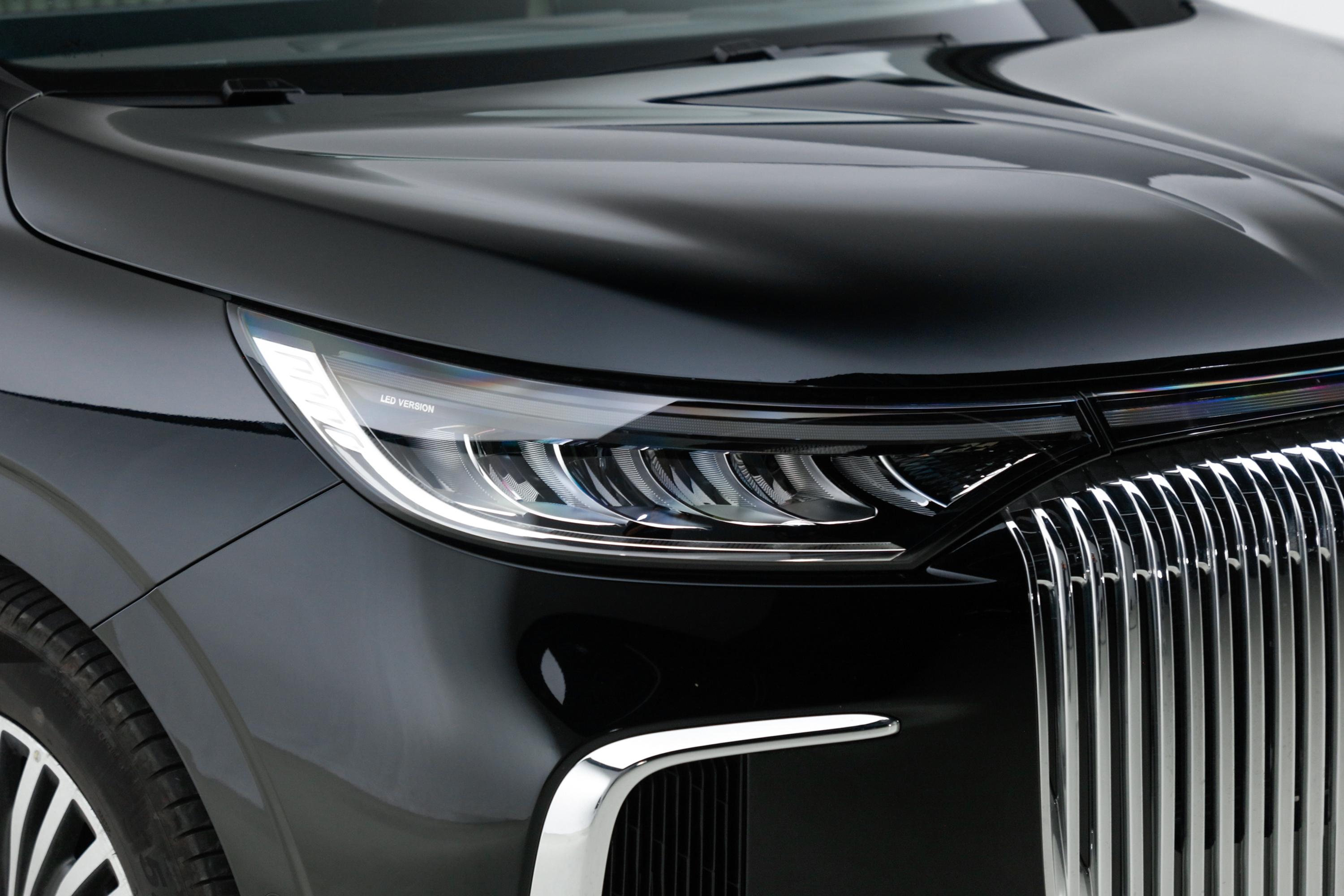 【岚图梦想家插电混动 1.5T 235km 四驱旗舰鲲鹏版大灯侧45度俯拍图片-汽车图片大全】-易车