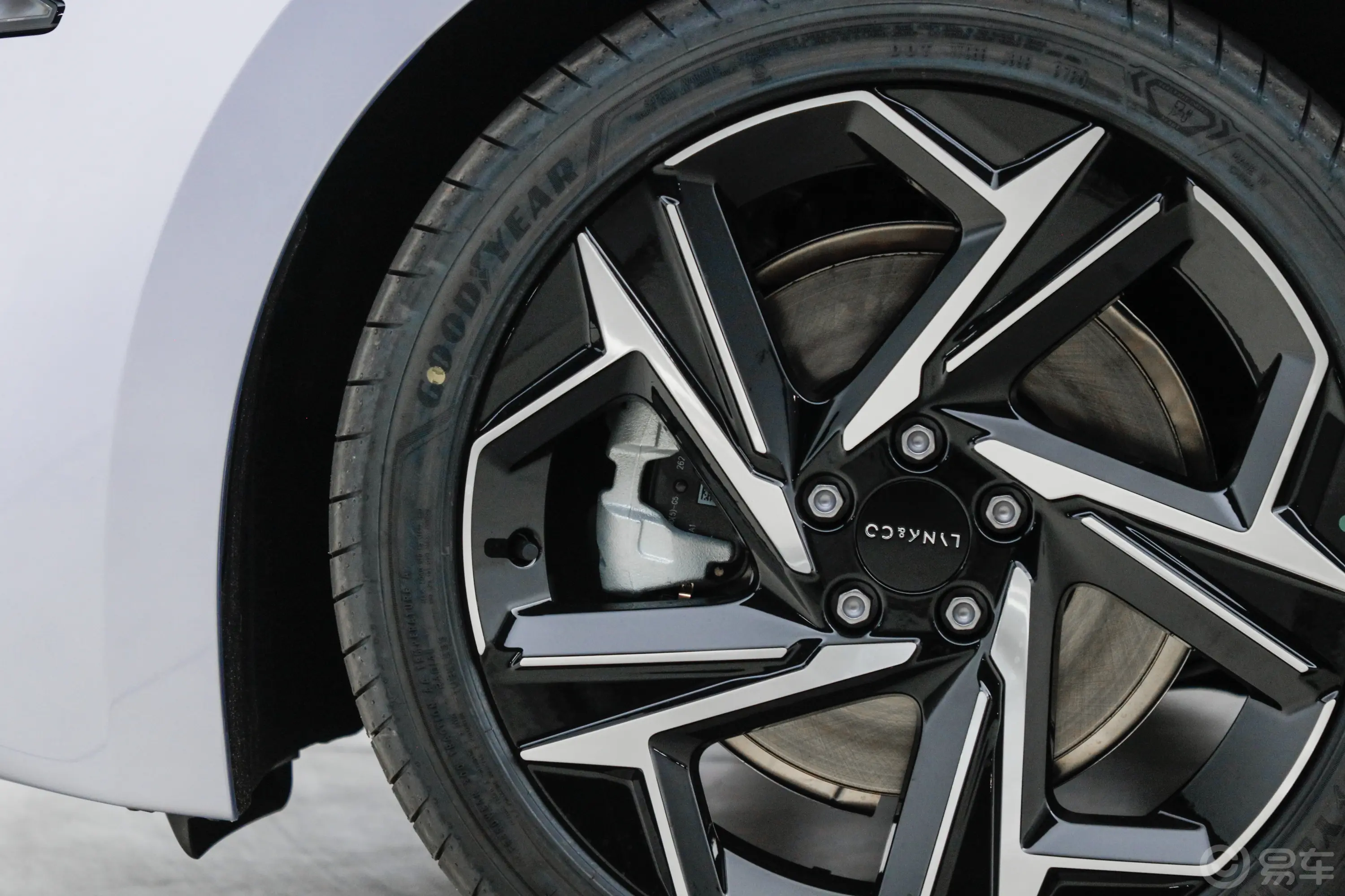 【领克07EM-P 1.5T 126km 长续航Halo前刹车卡钳图片-汽车图片大全】-易车