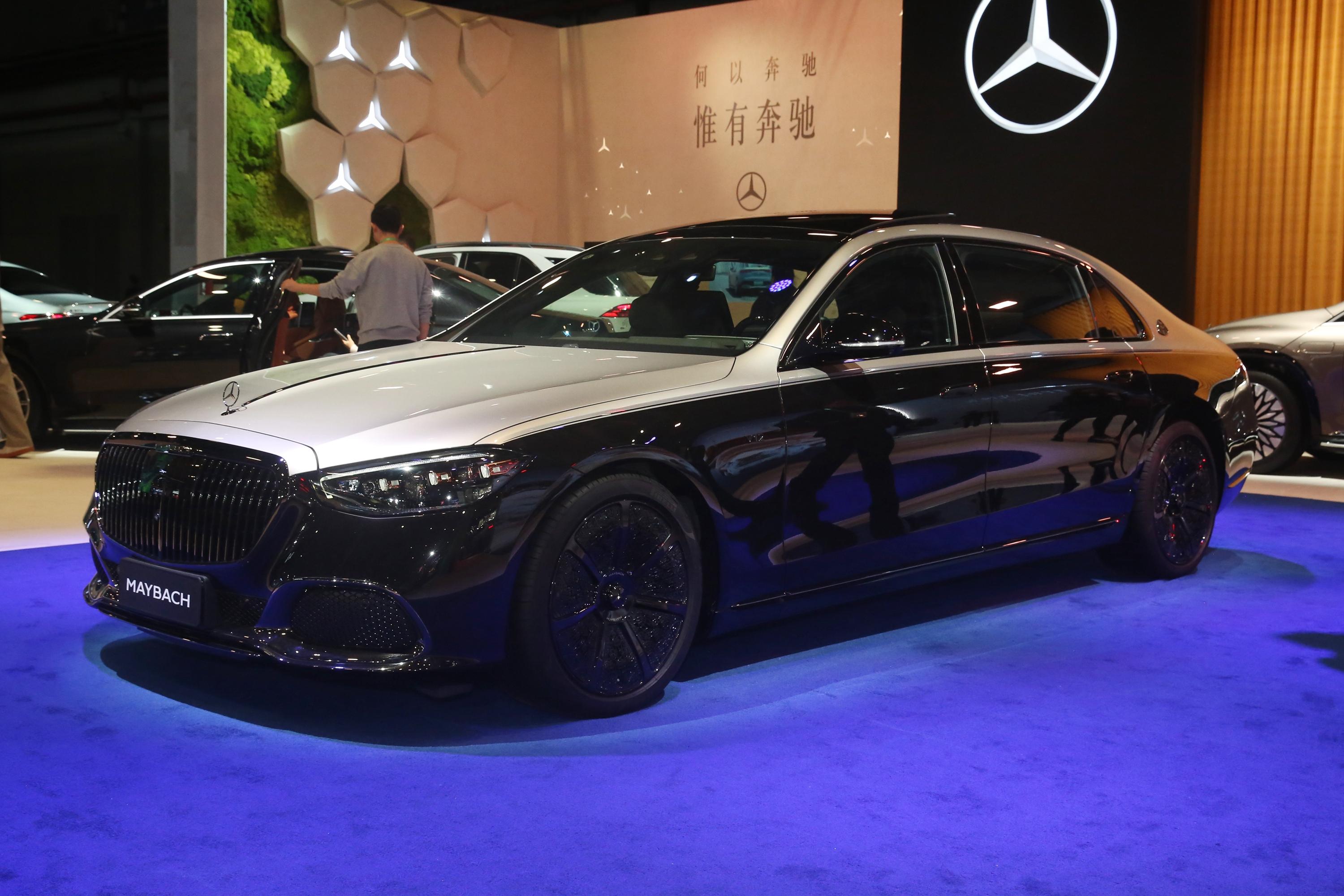 【迈巴赫S级S 680 4MATIC 极夜版侧前45度车头向左水平图片-汽车图片大全】-易车