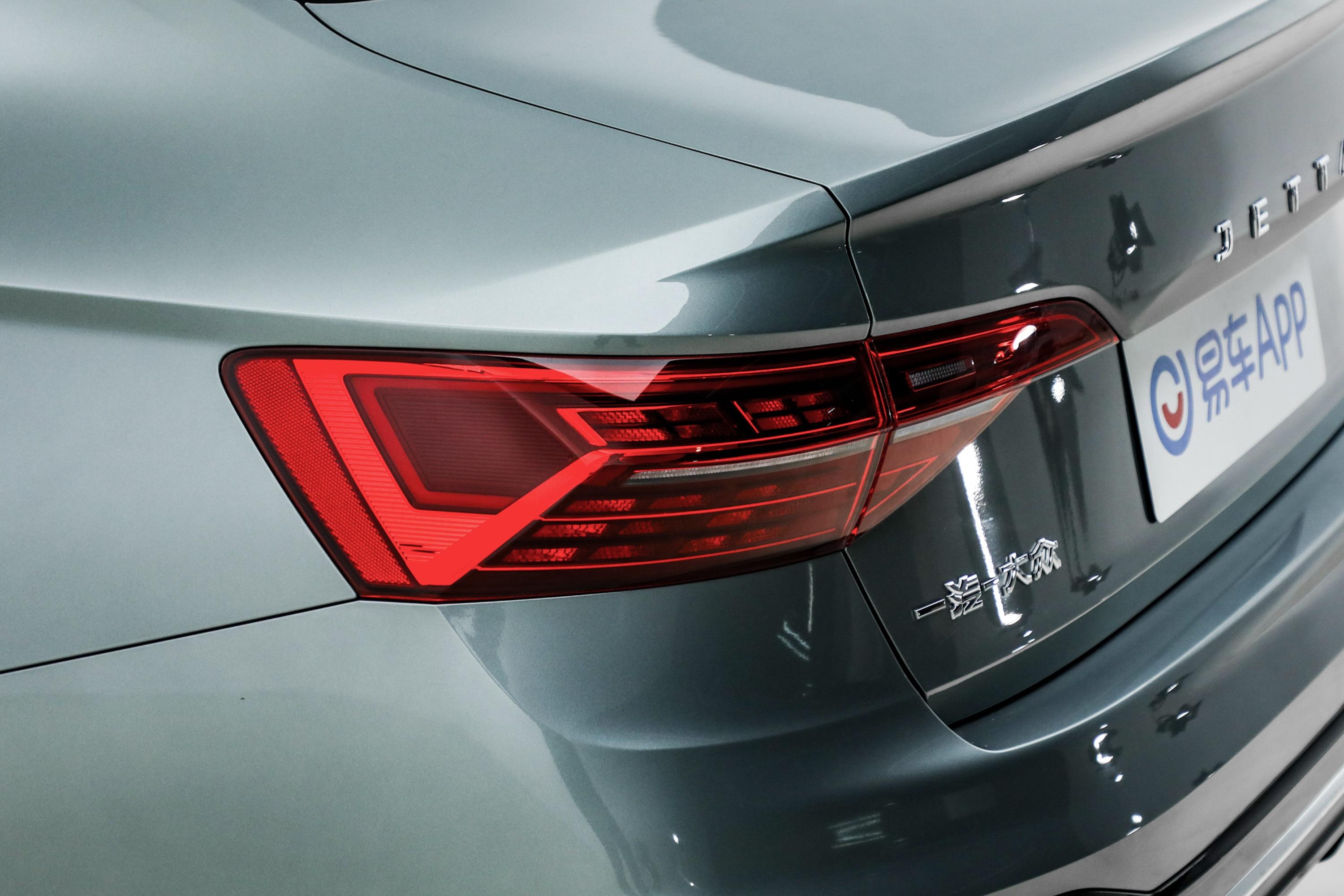 【捷达VA71.4T 先到先得版尾灯侧45度俯拍图片-汽车图片大全】-易车