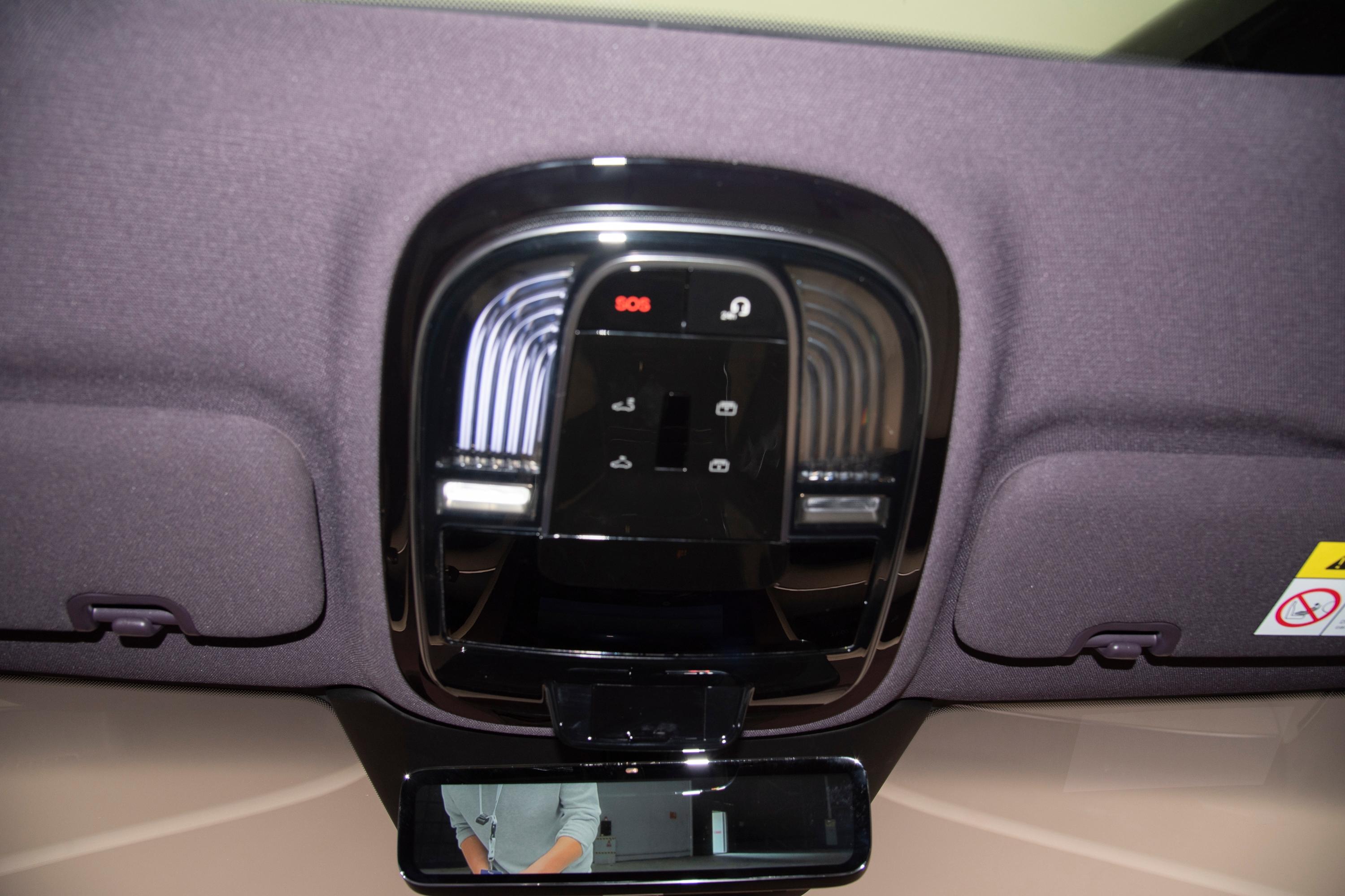 【仰望U7纯电版 720km 豪华版 5座中控图片-汽车图片大全】-易车