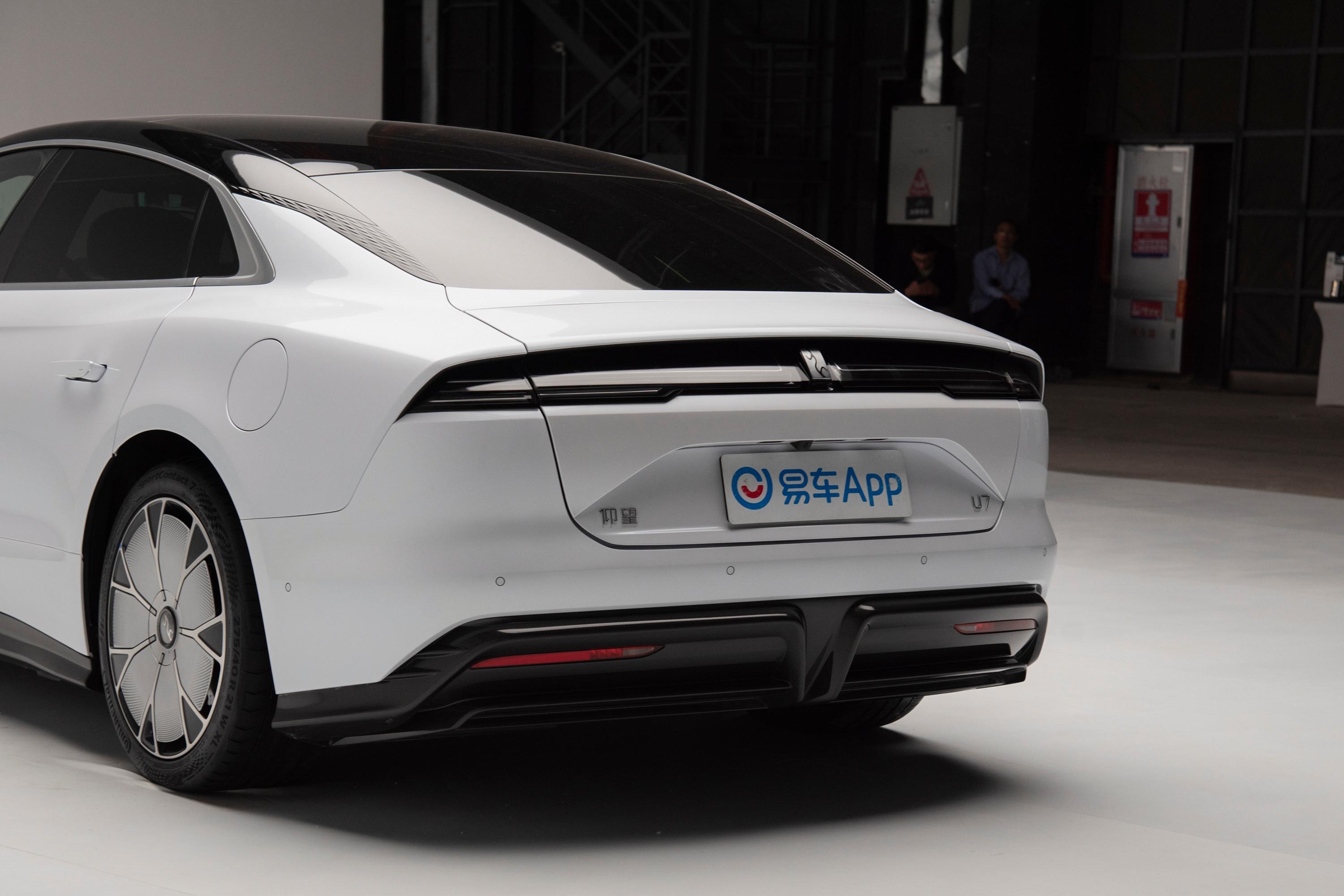 【仰望U7纯电版 720km 旗舰版 4座车尾特写图片-汽车图片大全】-易车