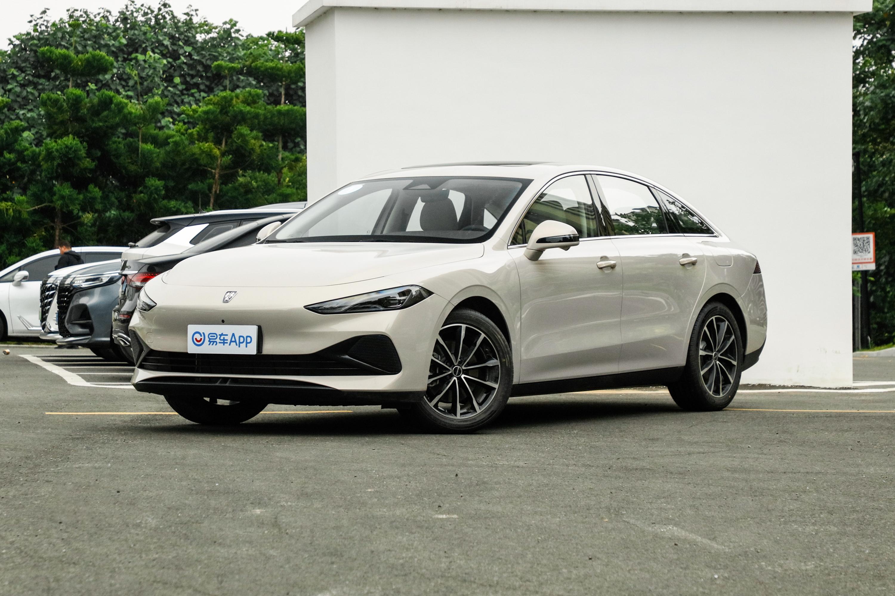 【荣威D7插电混动 1.5L 125km 世界冠军旗舰版侧前45度车头向左水平图片-汽车图片大全】-易车