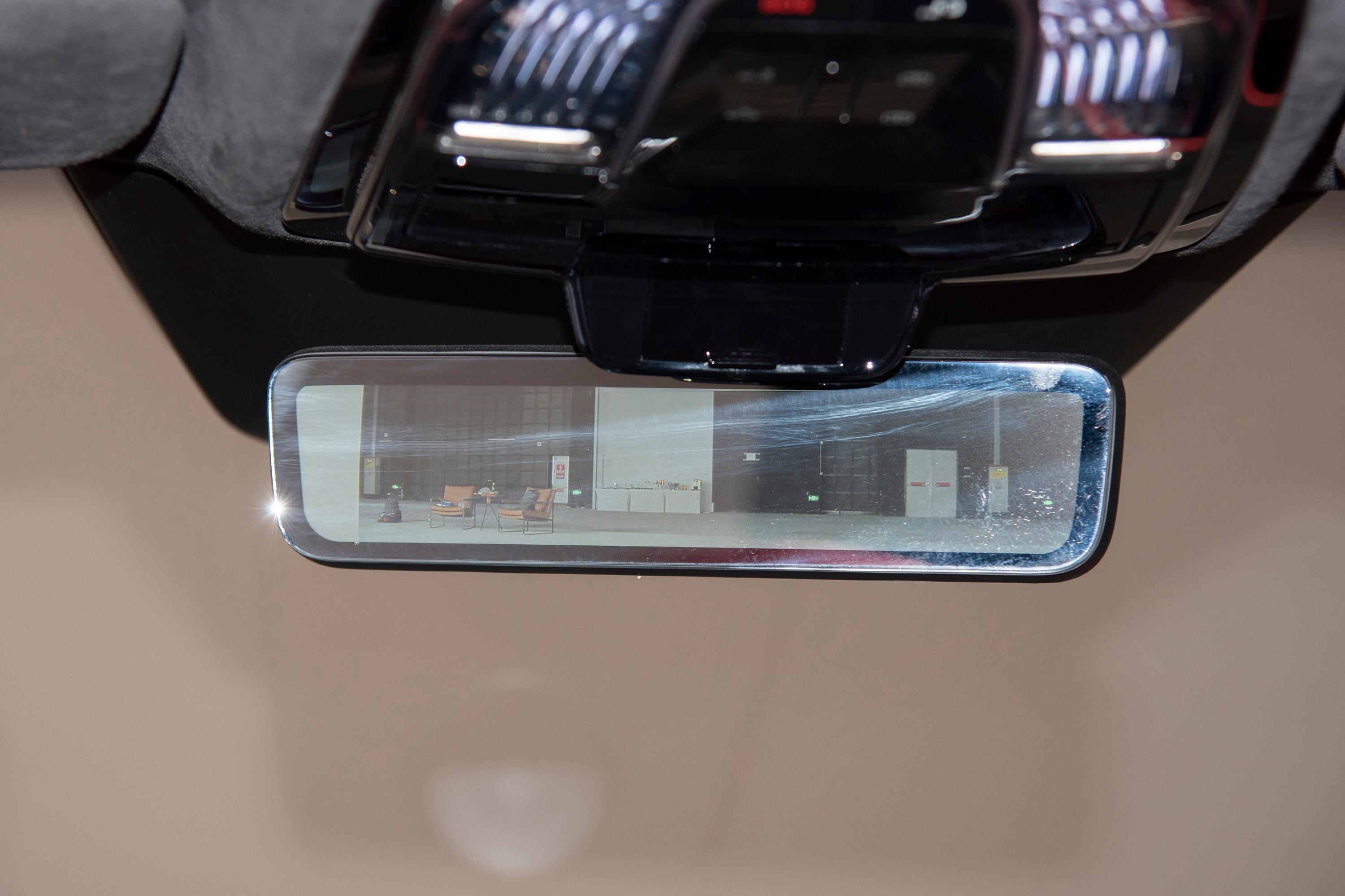 【仰望U7纯电版 720km 旗舰版 4座内后视镜图片-汽车图片大全】-易车