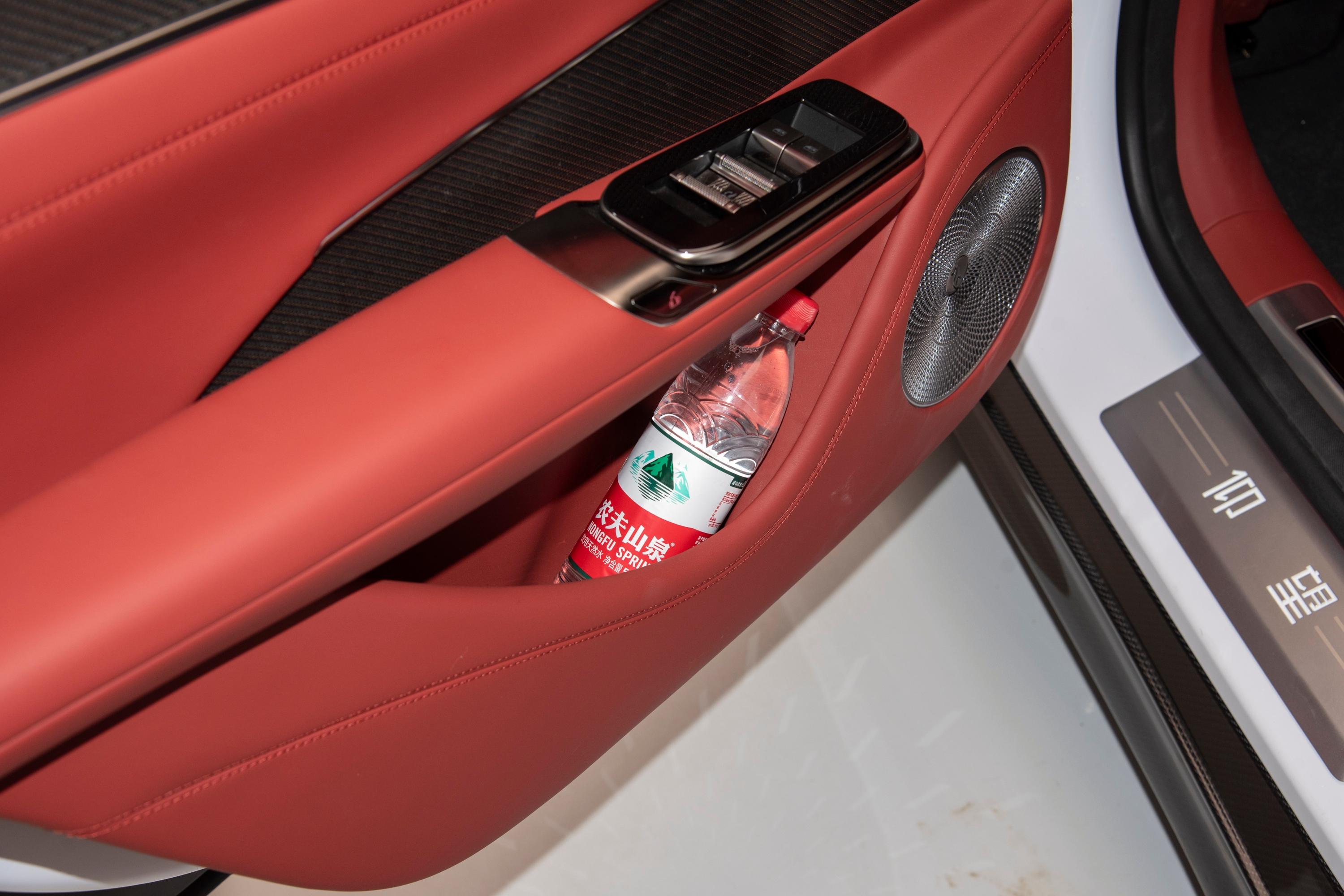 【仰望U7纯电版 720km 旗舰版 4座后排功能图片-汽车图片大全】-易车