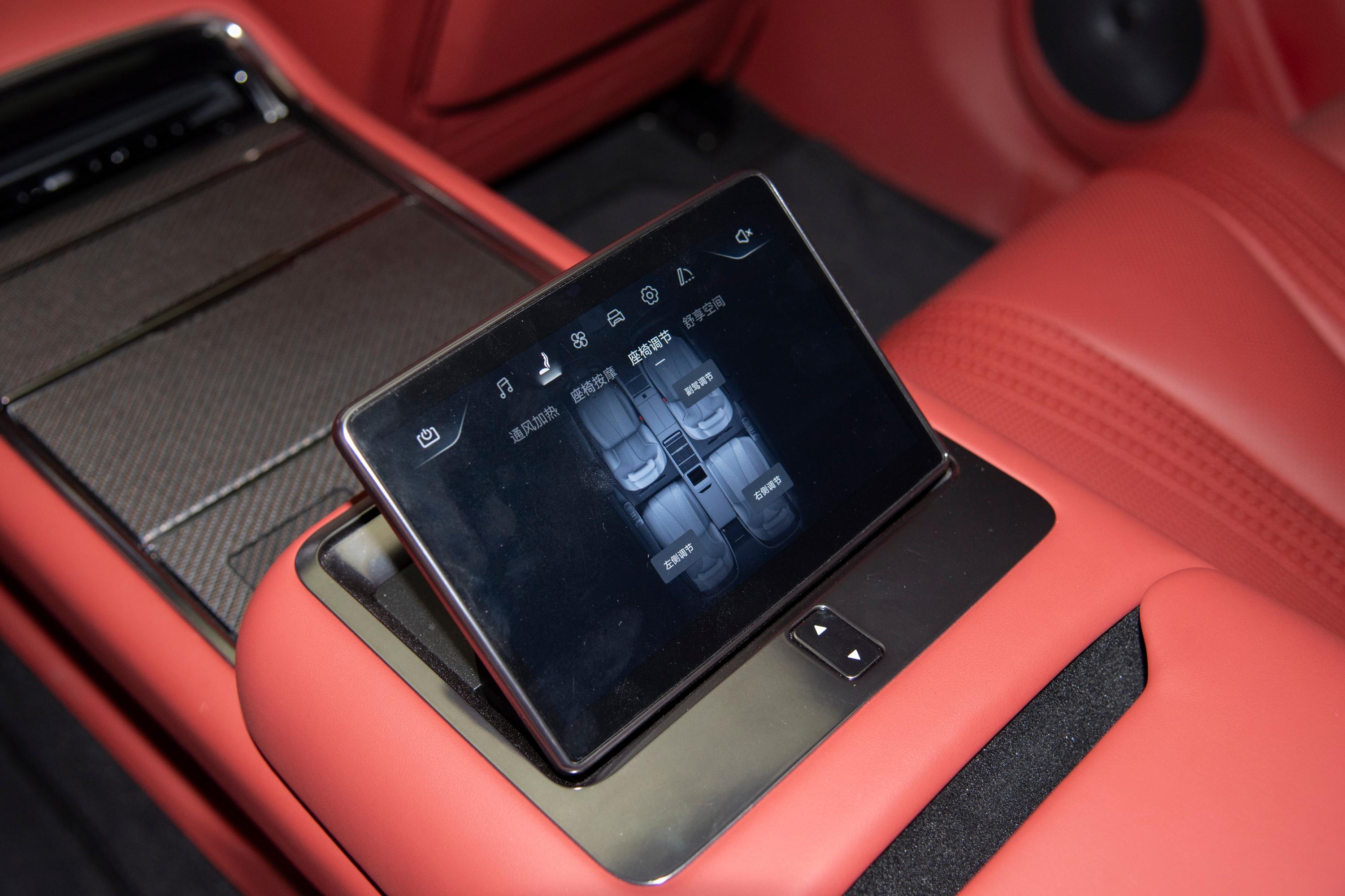 【仰望U7纯电版 720km 旗舰版 4座后排功能图片-汽车图片大全】-易车