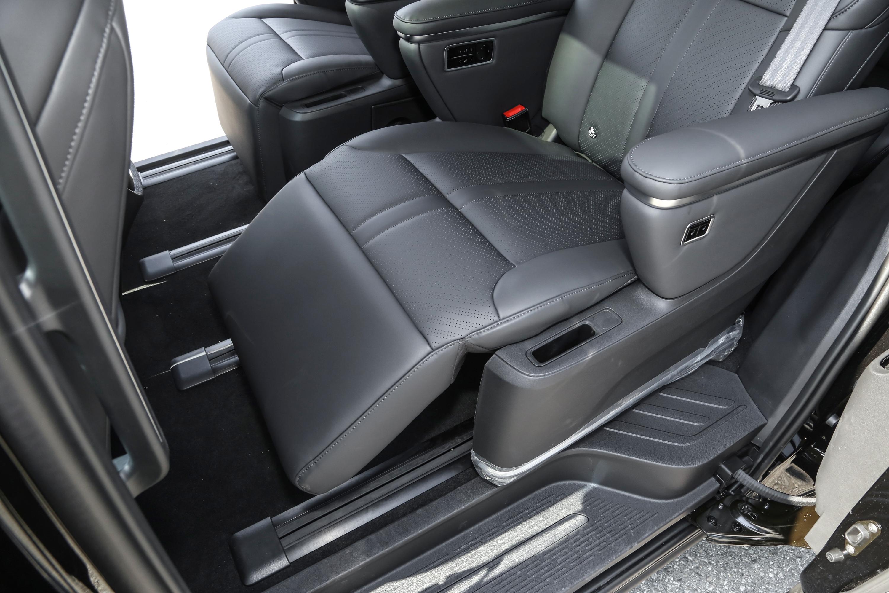 【大通G902.0T 星辉版 7座后排功能图片-汽车图片大全】-易车