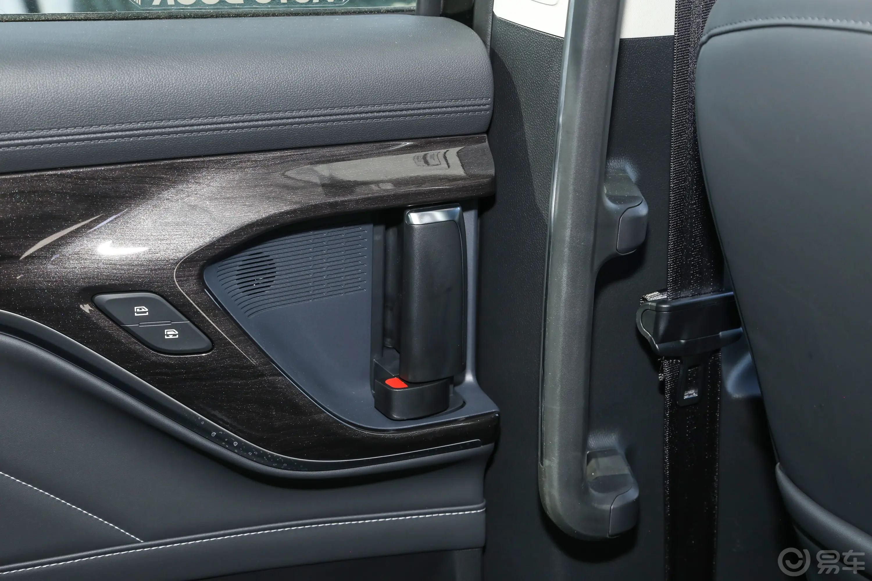 【大通G902.0T 星辉版 7座后排功能图片-汽车图片大全】-易车